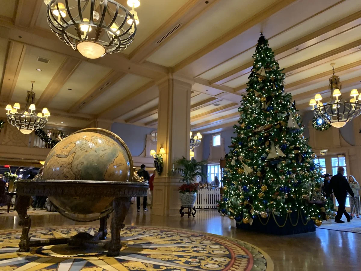 Christmas Decorations at Walt Disney World Hotels (2018) - Mouse Hacking