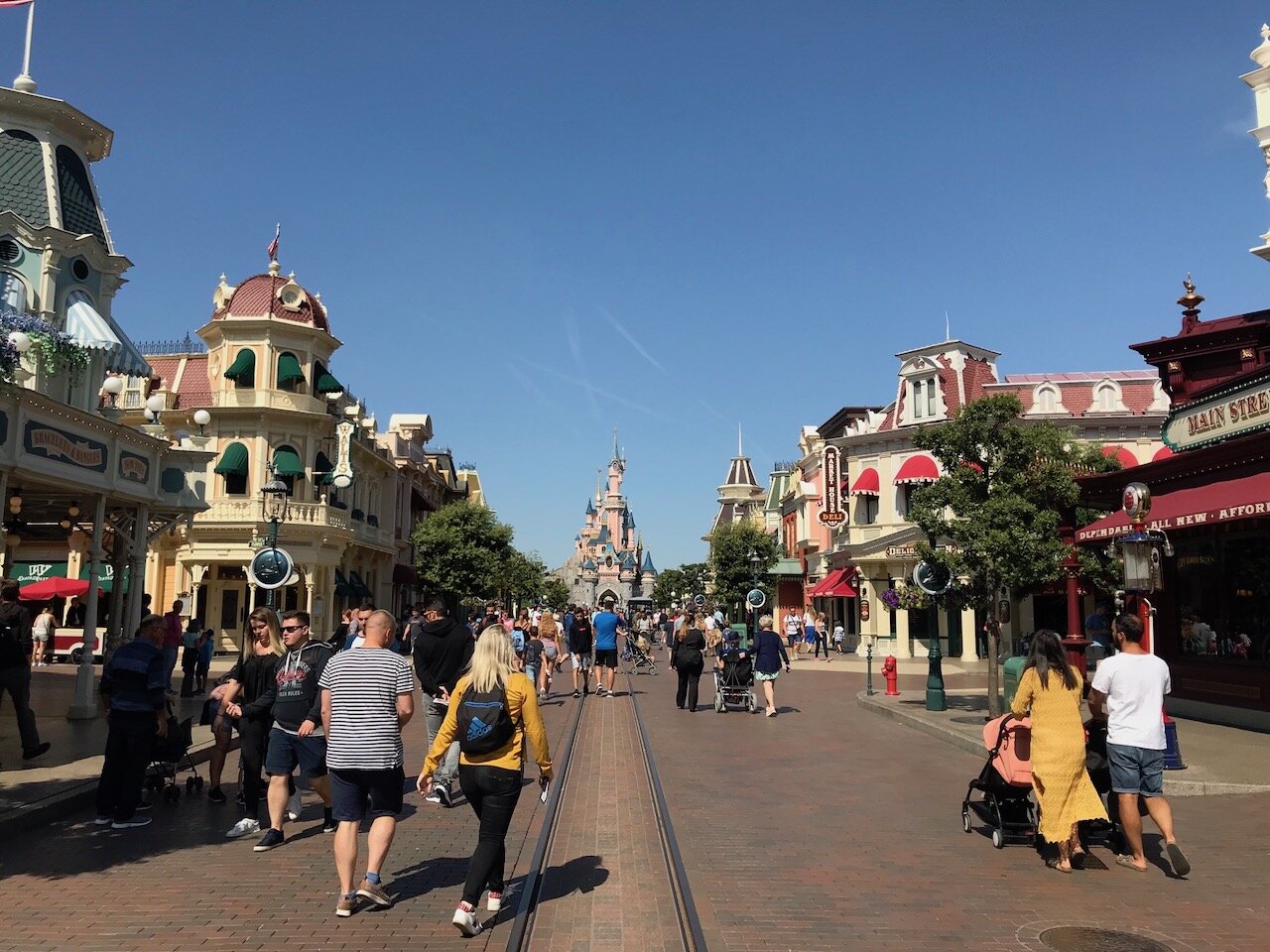 Disneyland Paris Rides and Attractions Guide - Mouse Hacking