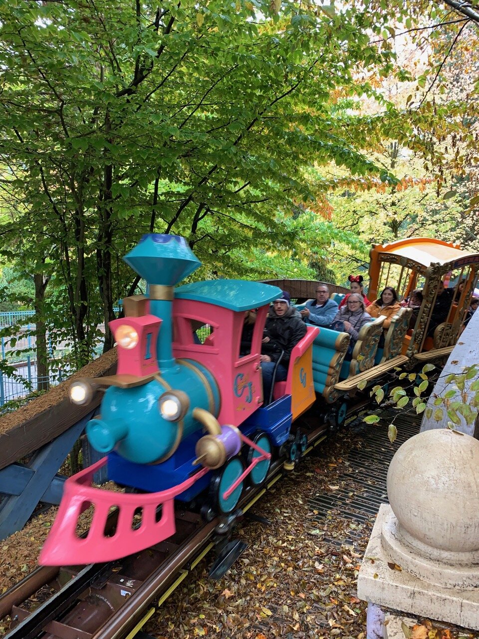 Disneyland Paris Rides and Attractions Guide - Mouse Hacking