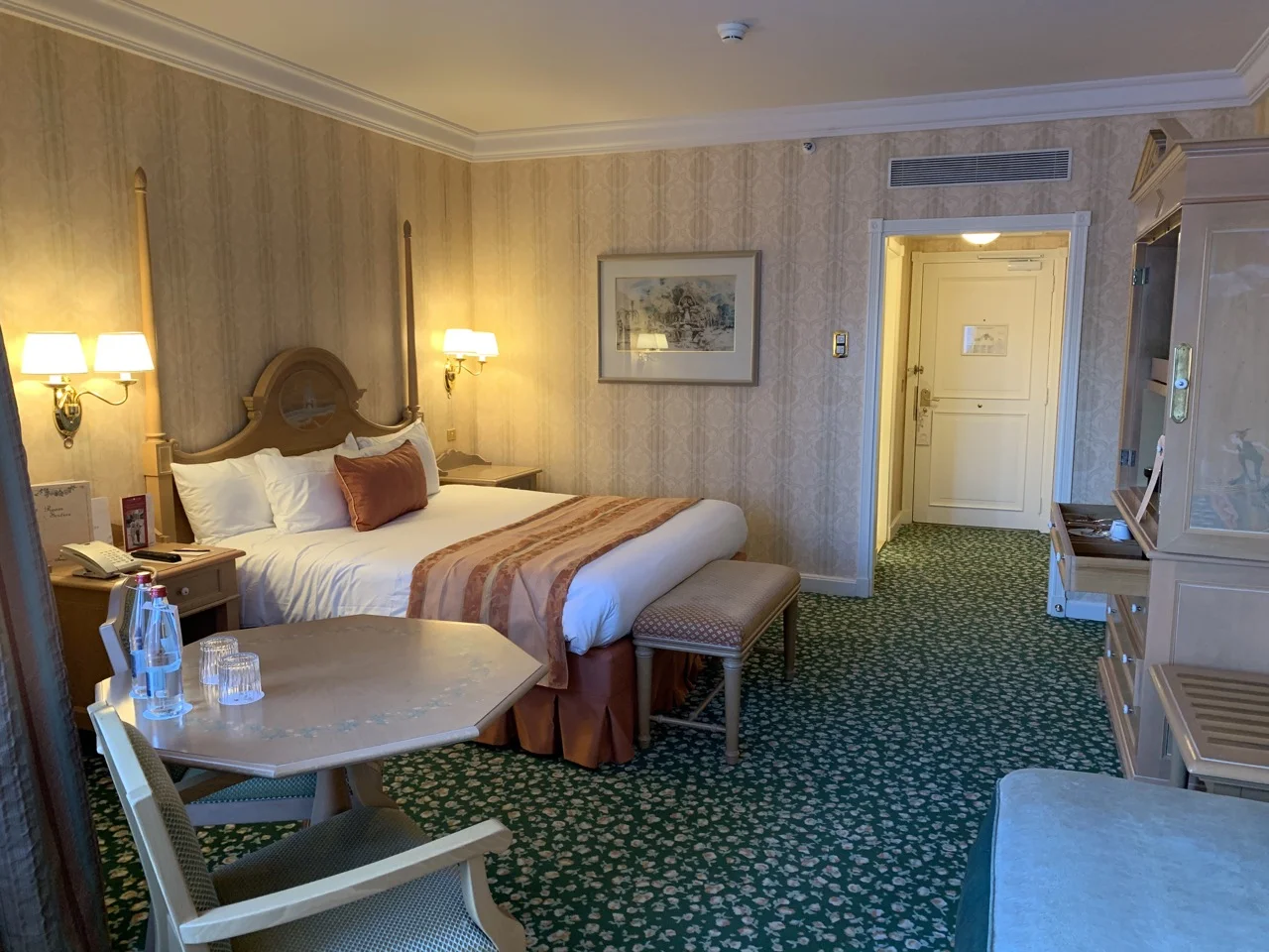 Disneyland Paris - Mouse Hacking