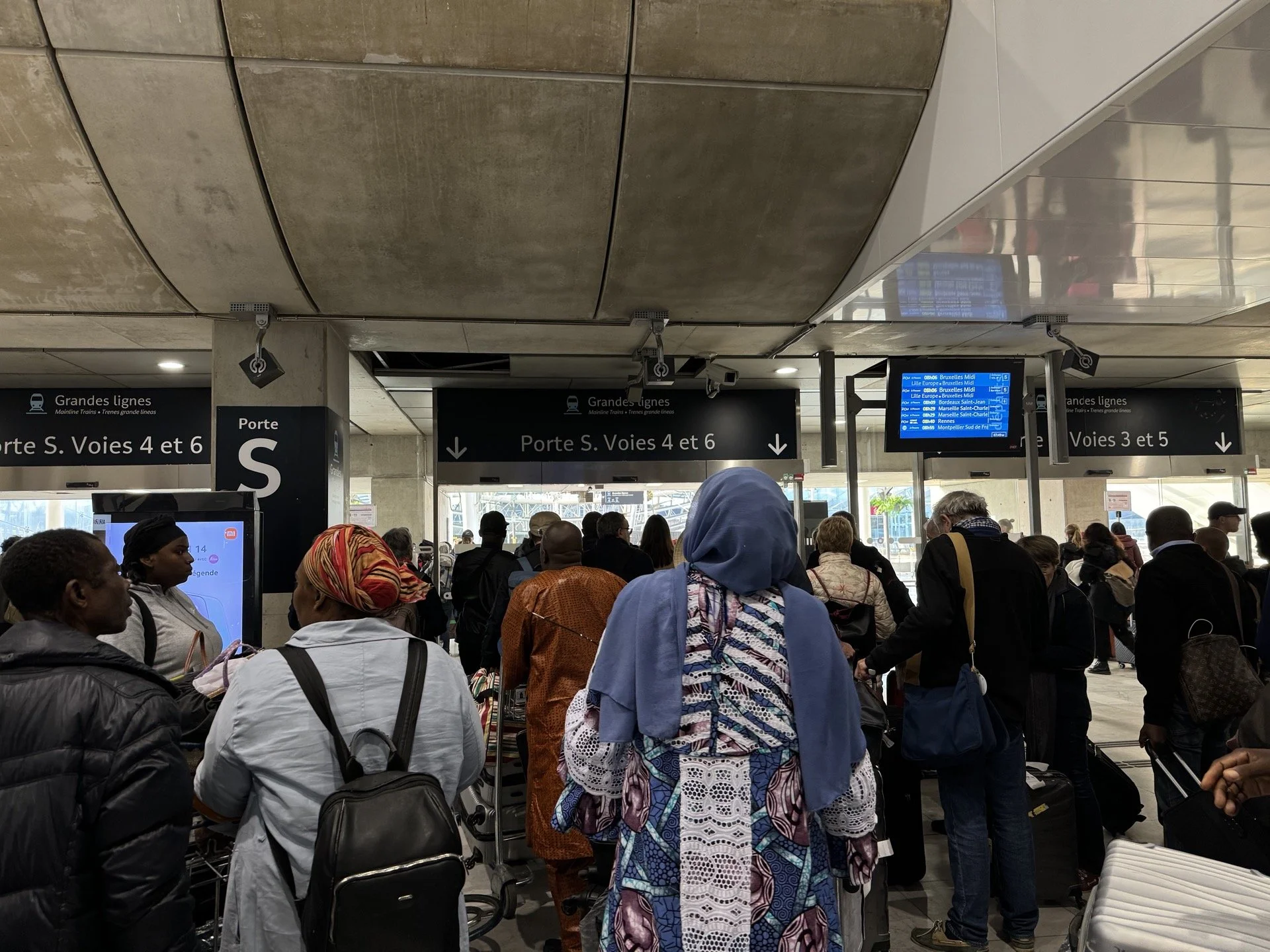 How To Get Between Charles de Gaulle Airport (CDG) and Disneyland Paris