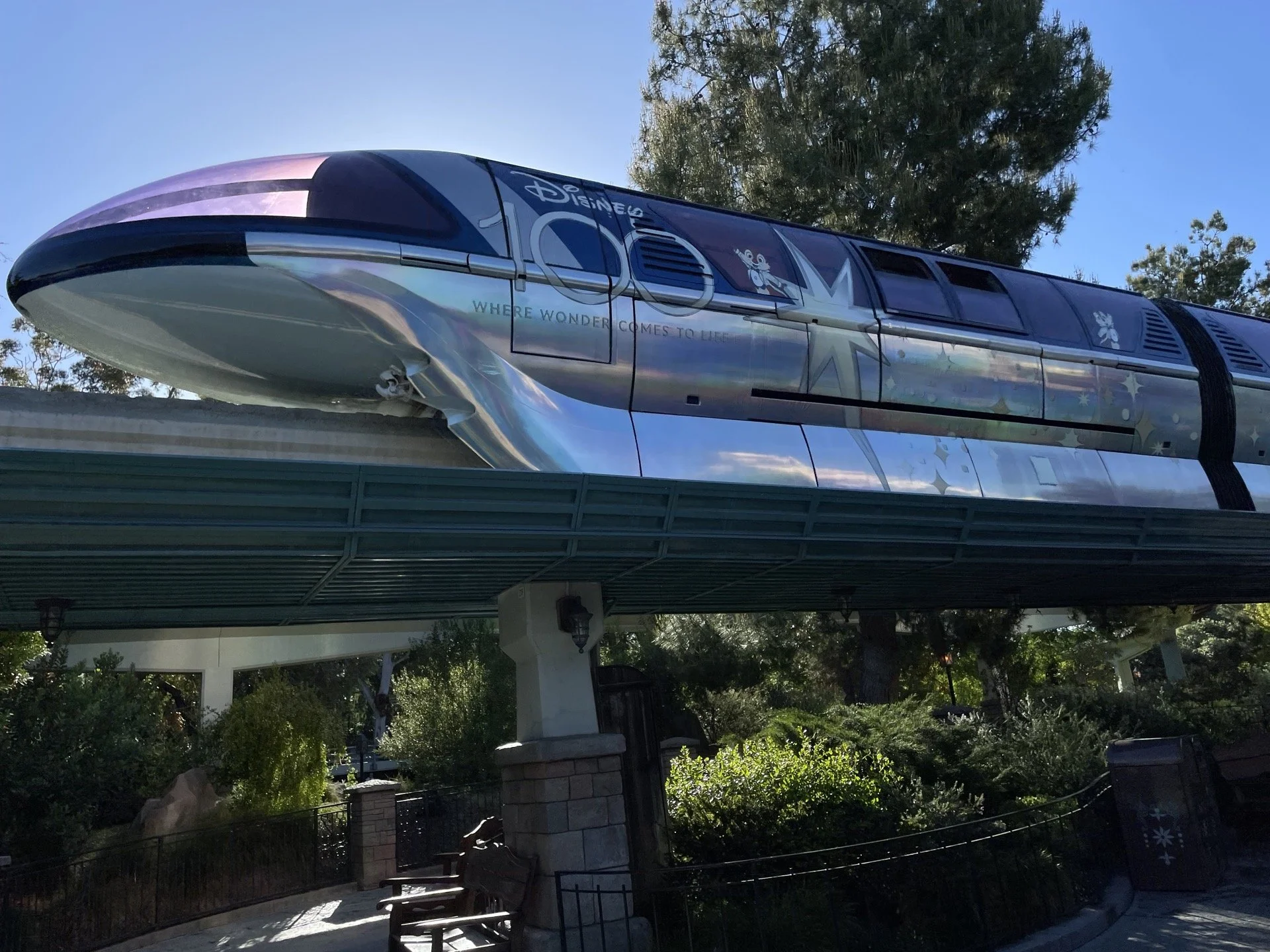 Disneyland Rides Guide + Rankings [2025]