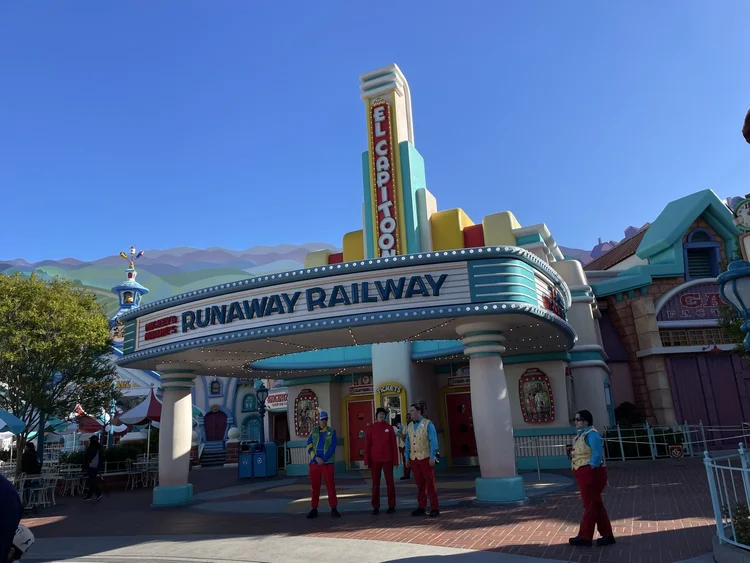 Disneyland One Day Itinerary [2026]