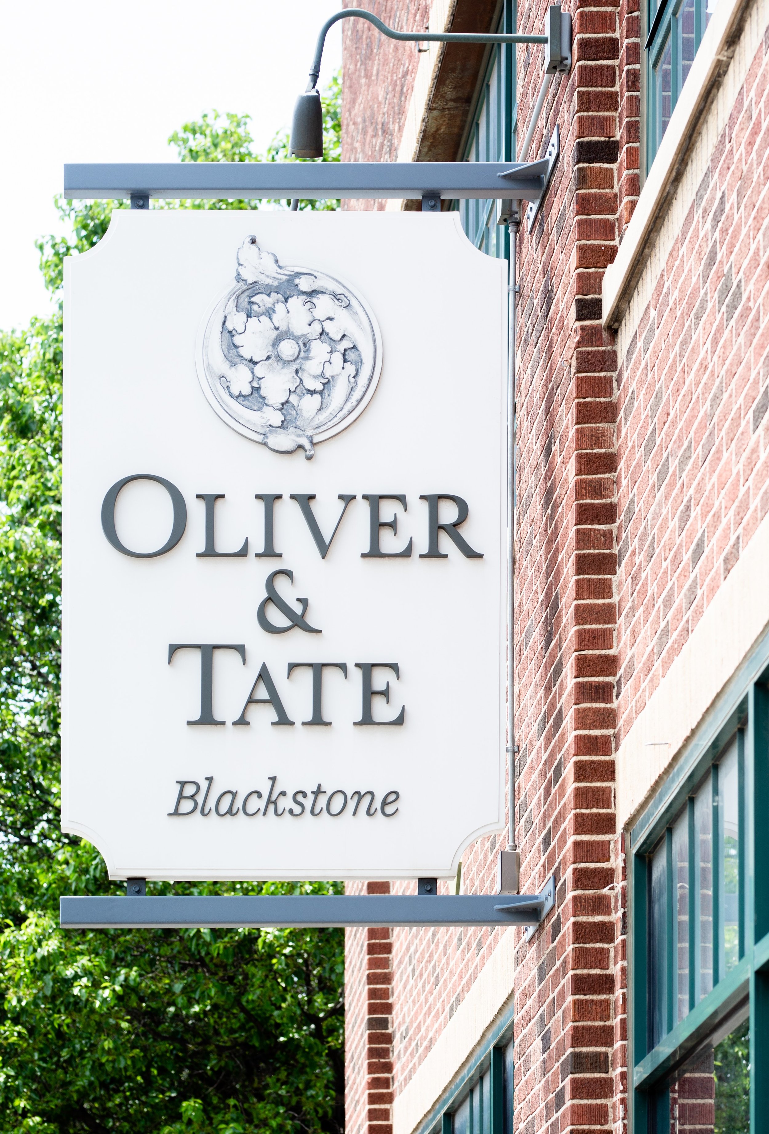 Oliver & Tate