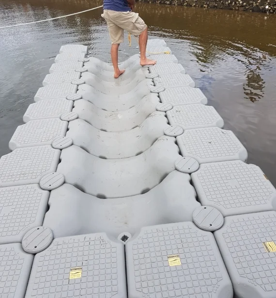 Home [pontoonzboats.com]