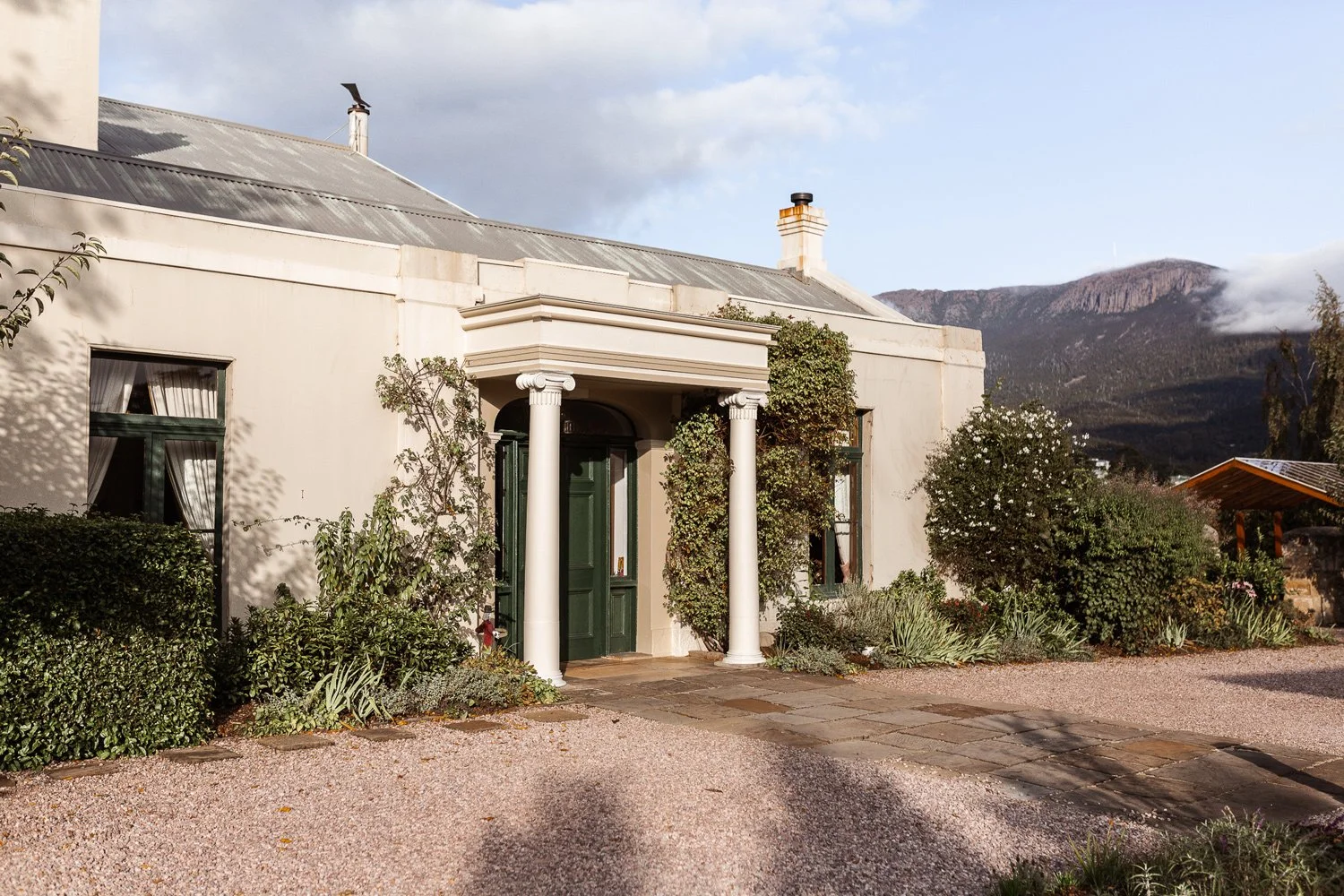 About Us - Accomodation Hobart - Islington Hotel