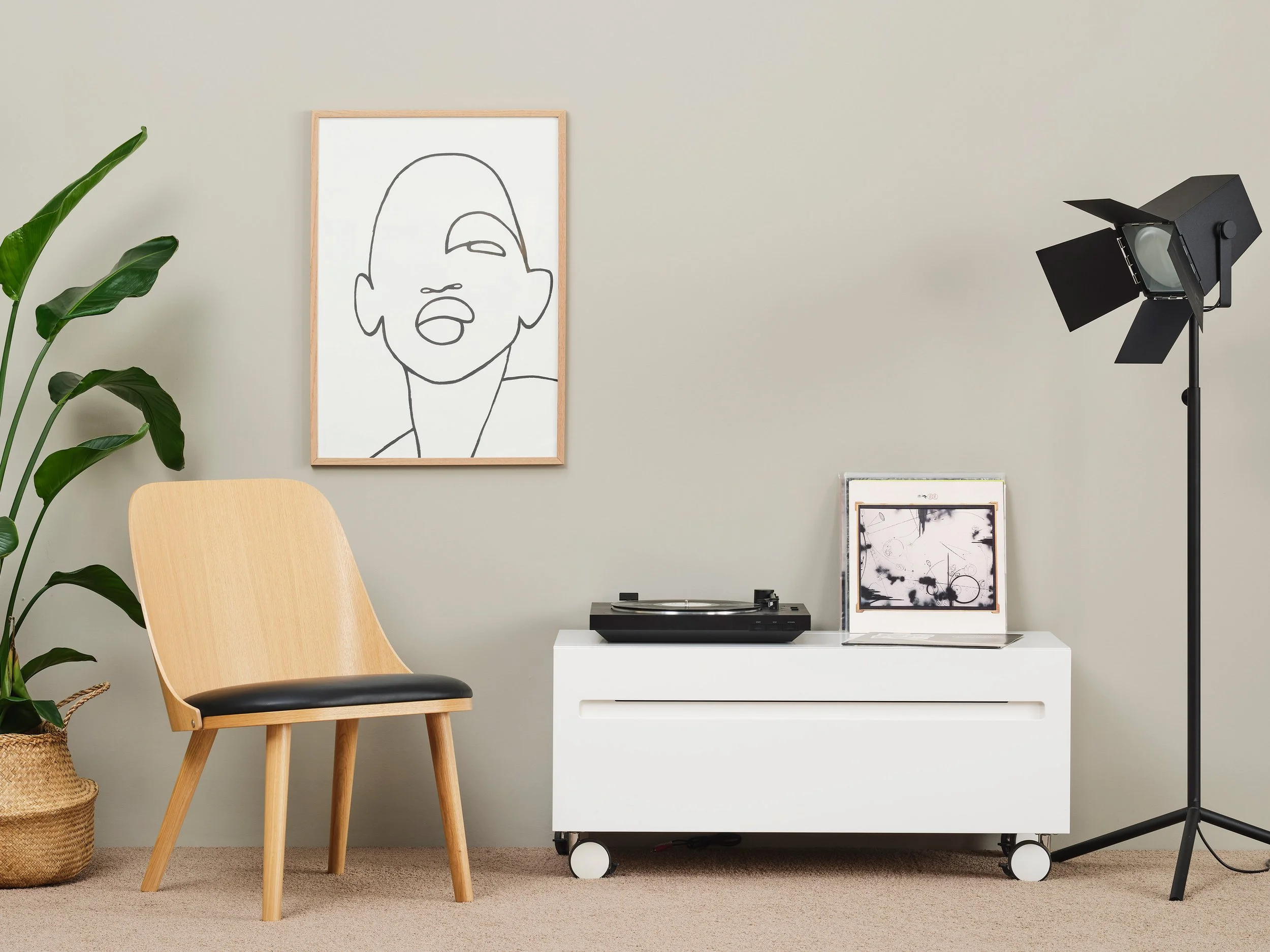 Spacious and solid Sander — Scandinavian Spaces