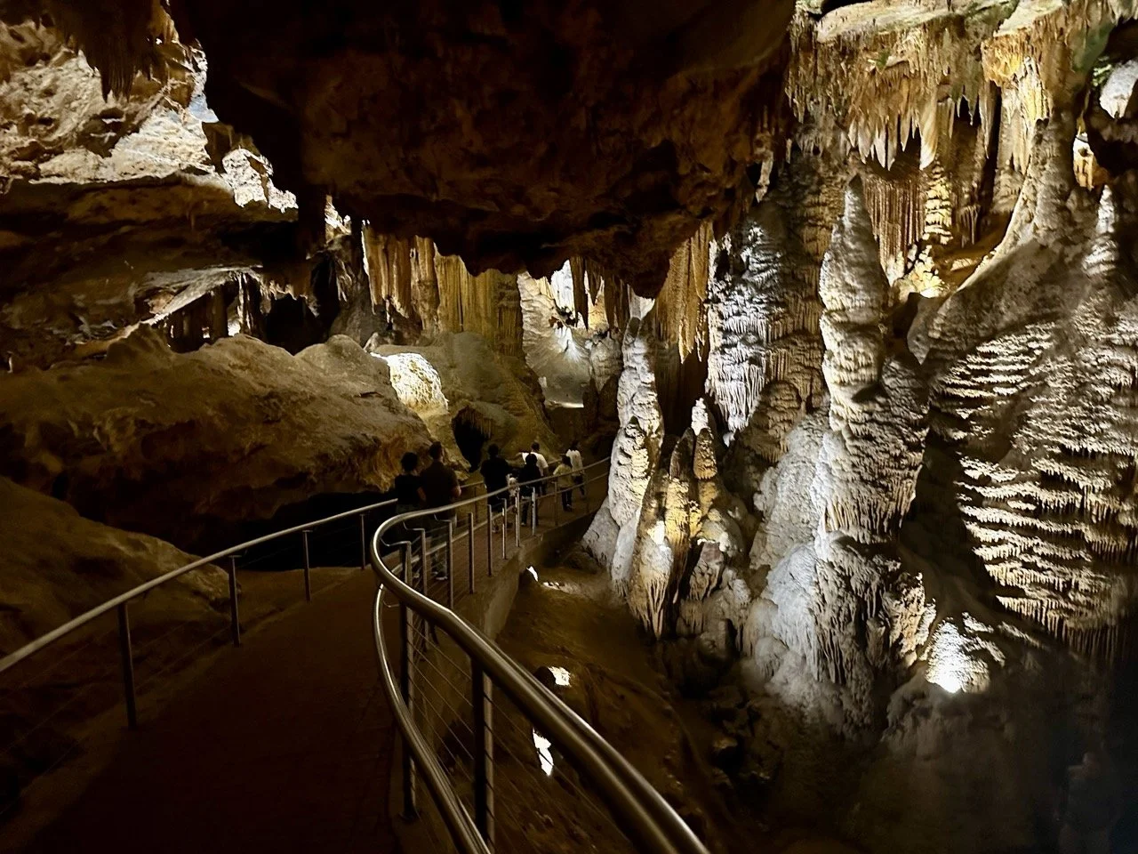 The Luray Caverns: Welcome to the Largest Caverns in the Eastern United ...