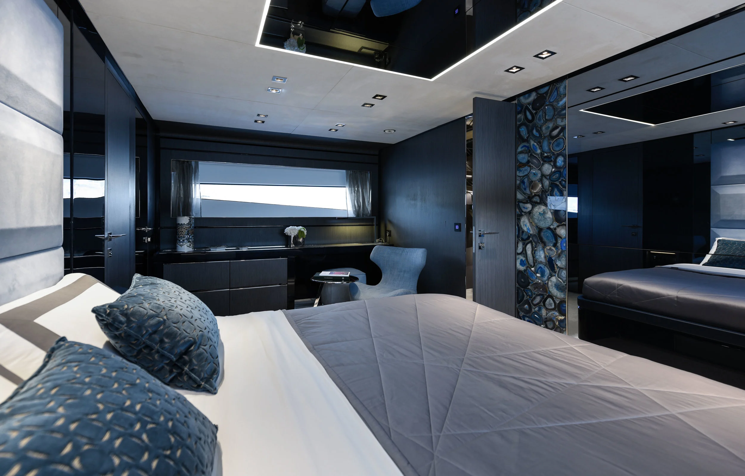 DOMINATOR ILUMEN 28M - CADET V - MONACO YACHT SHOW 2018 — LUCA CATINO ...
