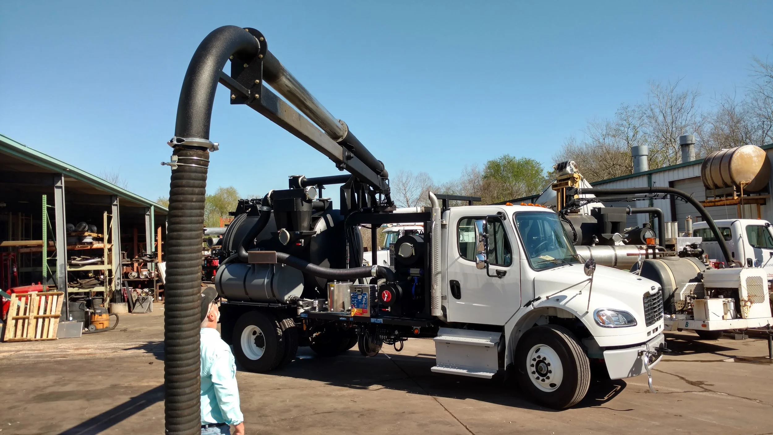 Hydrovac Trucks and Hydro Excavation Equipment — PipeHunter Tools ...