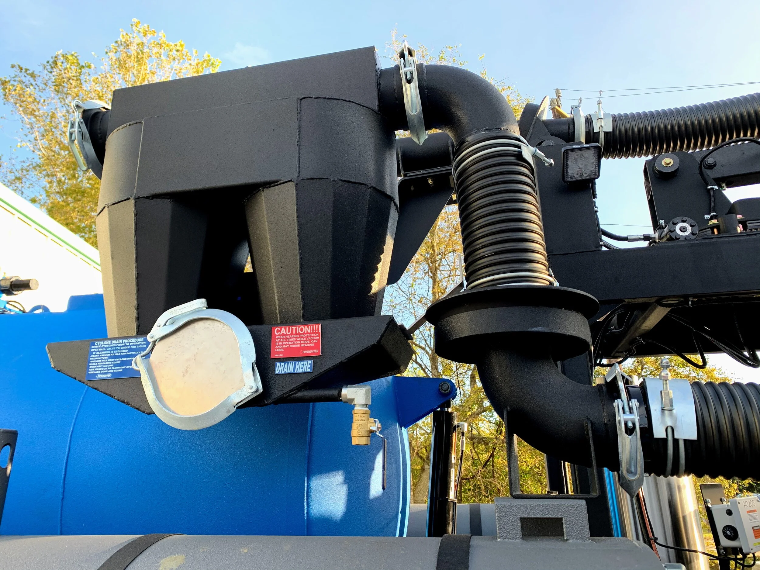 Hydrovac Trucks and Hydro Excavation Equipment — PipeHunter Tools ...