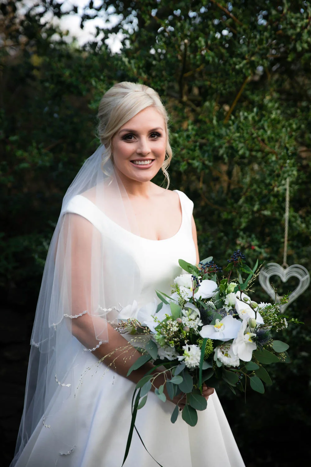 Hester & Barney's wedding day | The Fleece Inn wedding photography ...