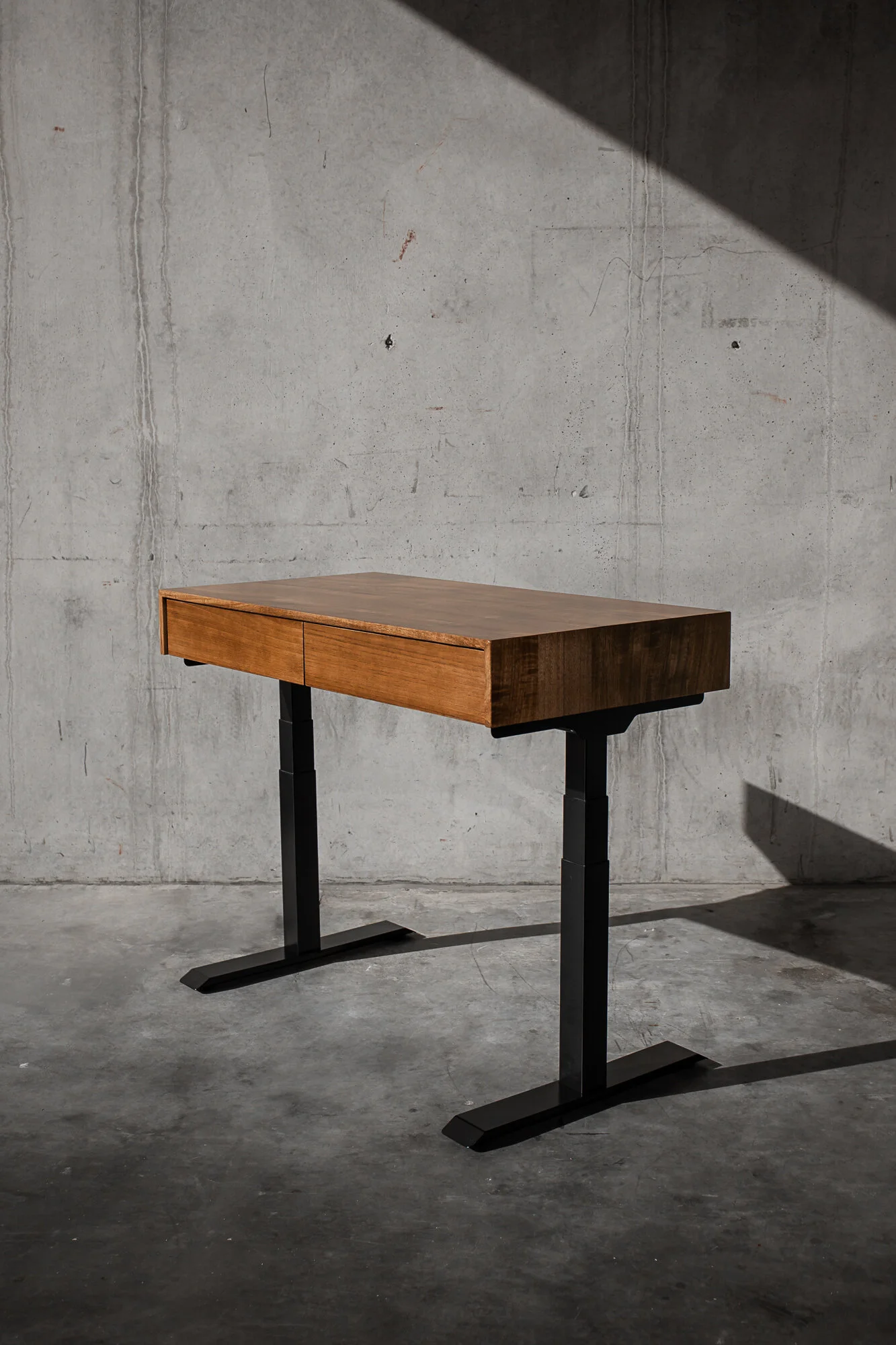 We Are Minimal - Moov Standing Desk
