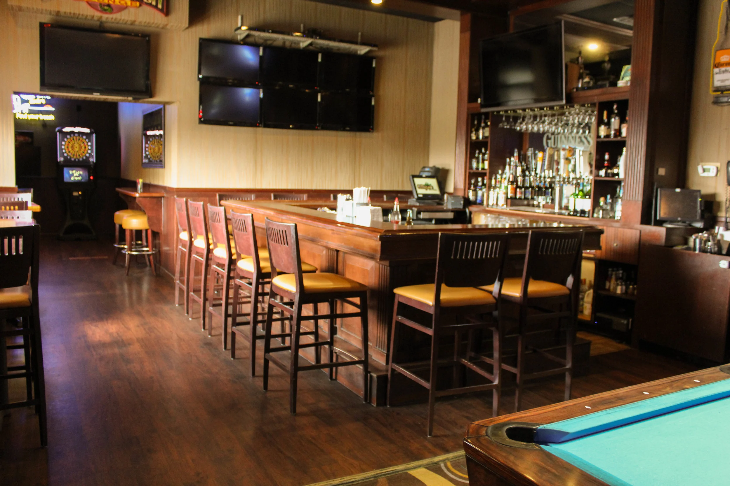 Eisenhower Blvd — Gilligan's Bar & Grill