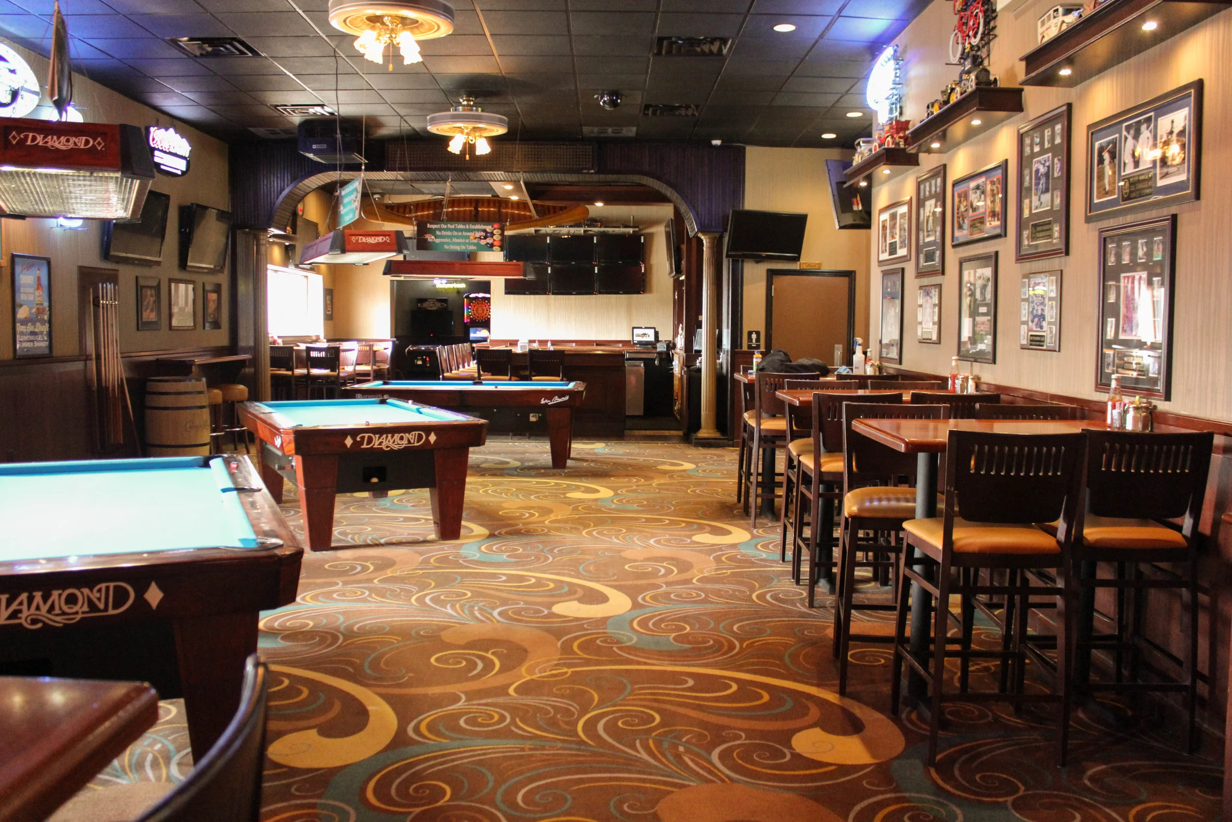 Eisenhower Blvd — Gilligan's Bar & Grill