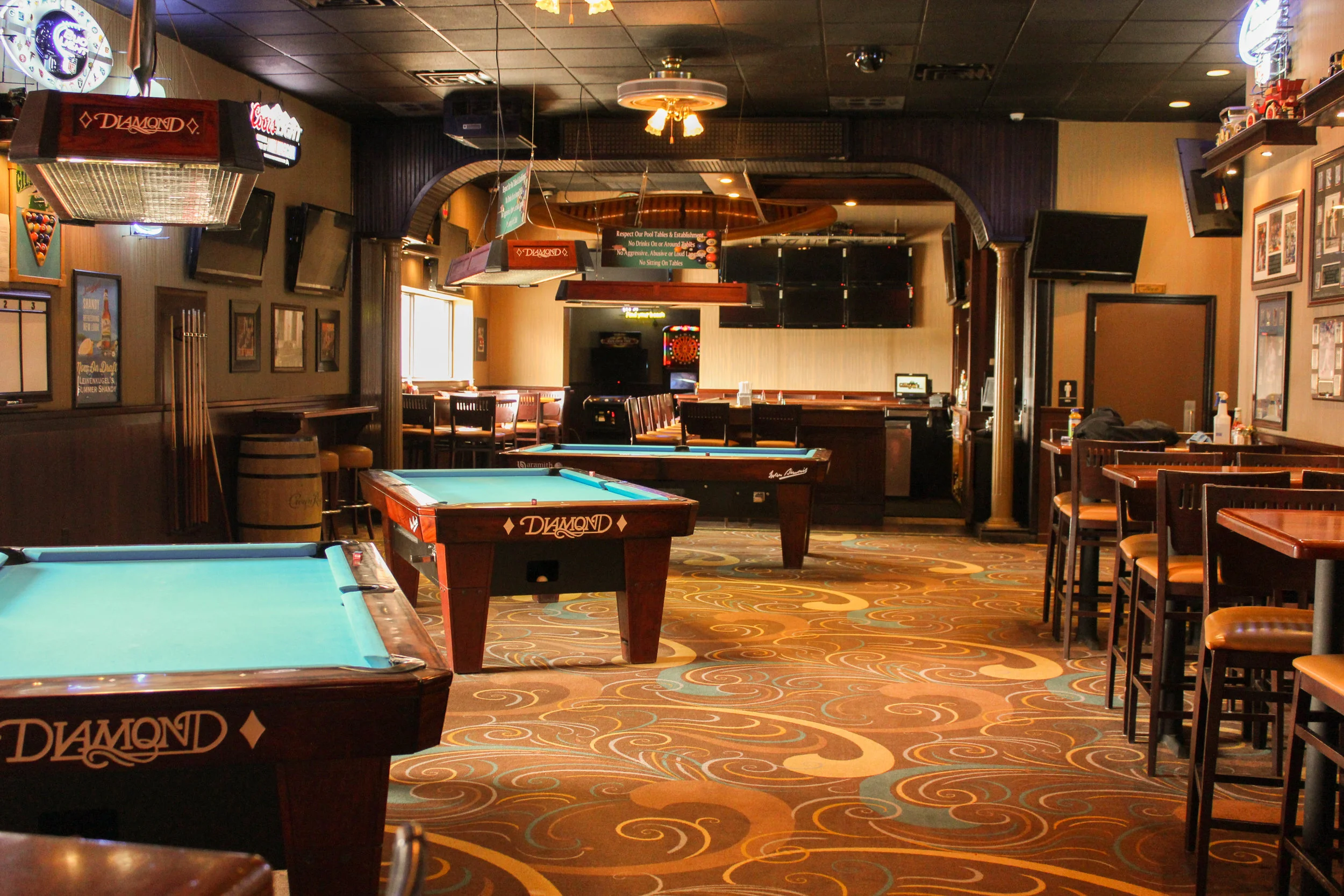 Eisenhower Blvd — Gilligan's Bar & Grill