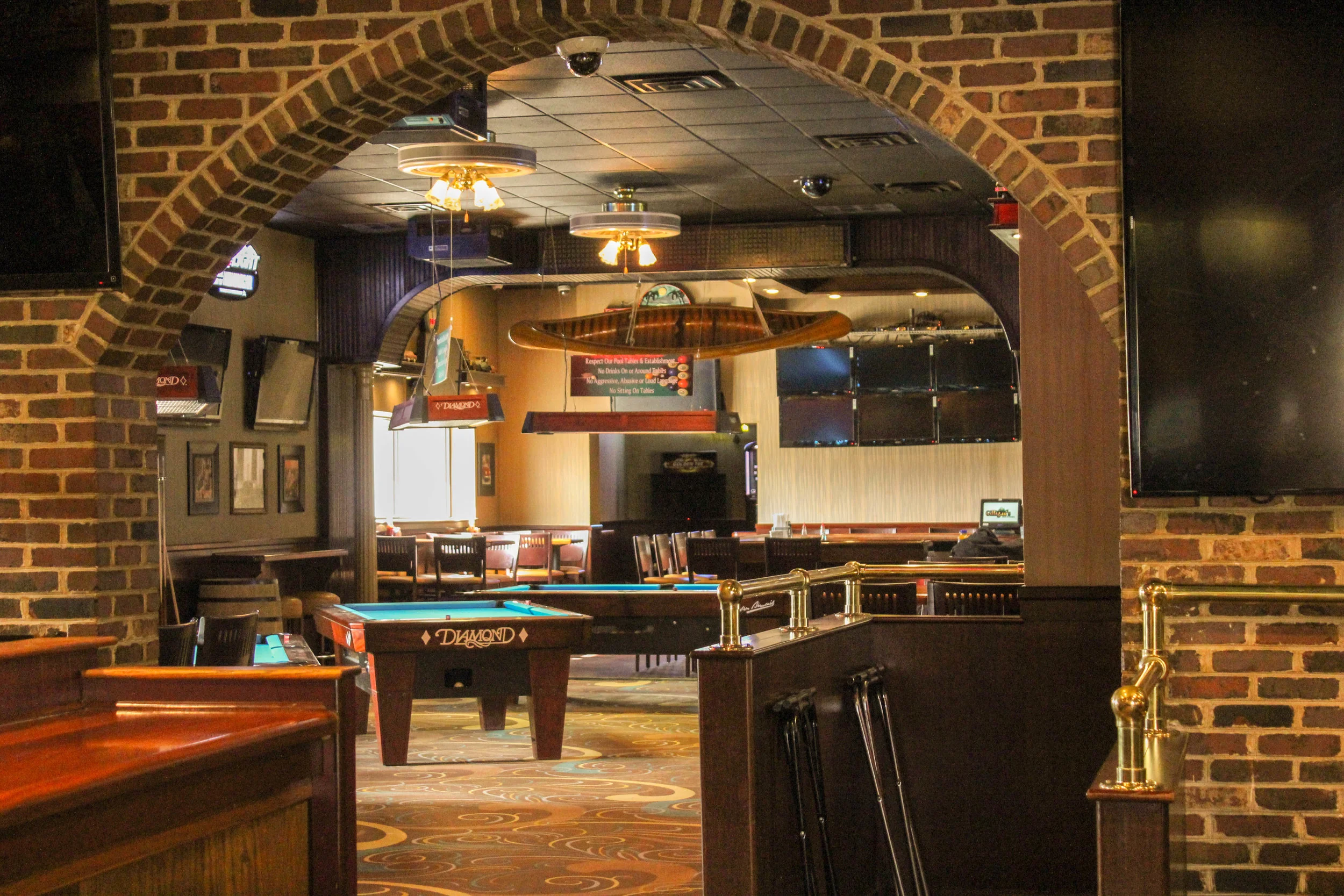 Eisenhower Blvd — Gilligan's Bar & Grill