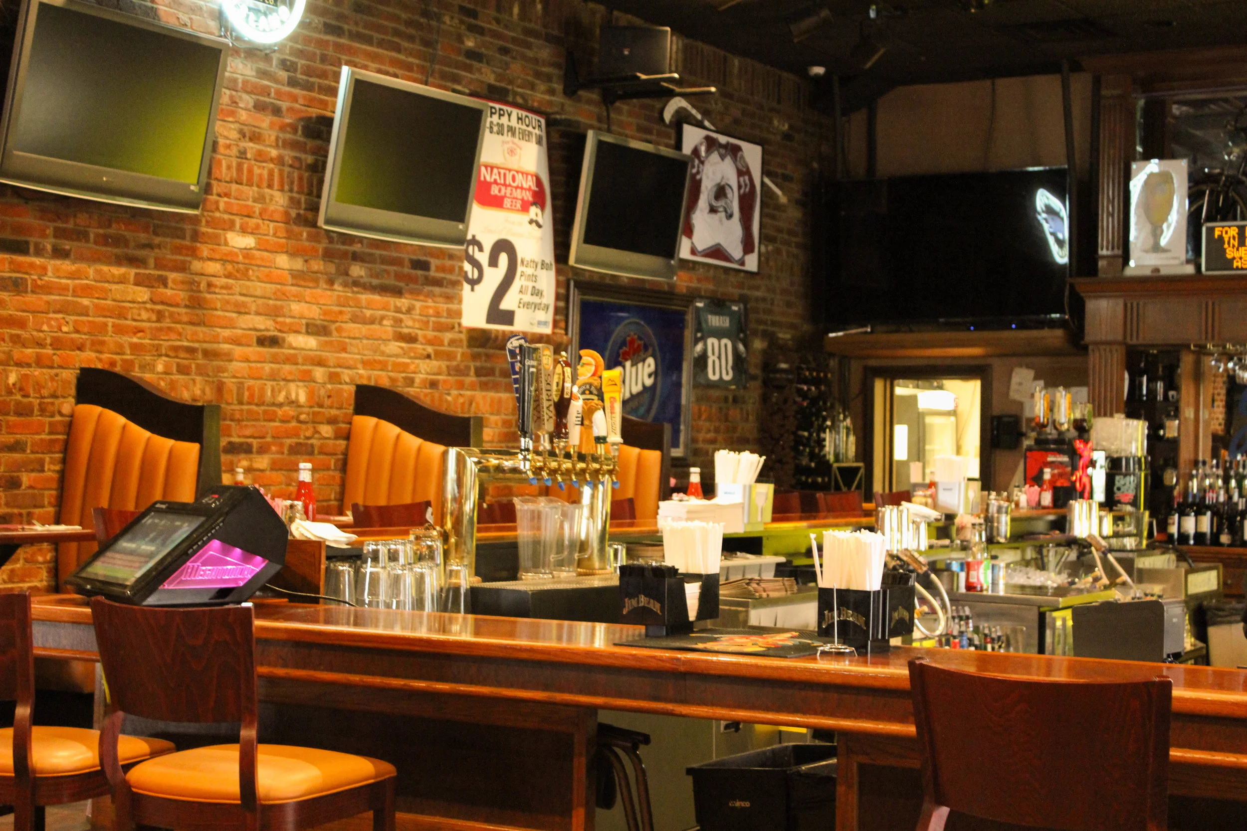 Eisenhower Blvd — Gilligan's Bar & Grill