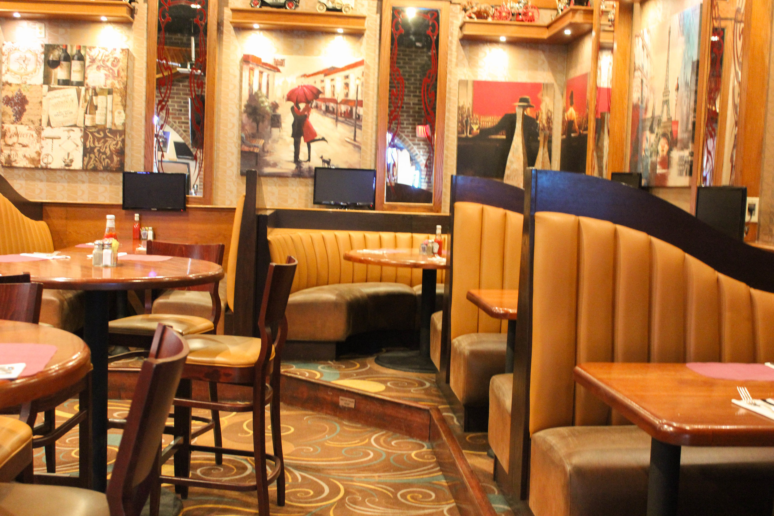 Eisenhower Blvd — Gilligan's Bar & Grill