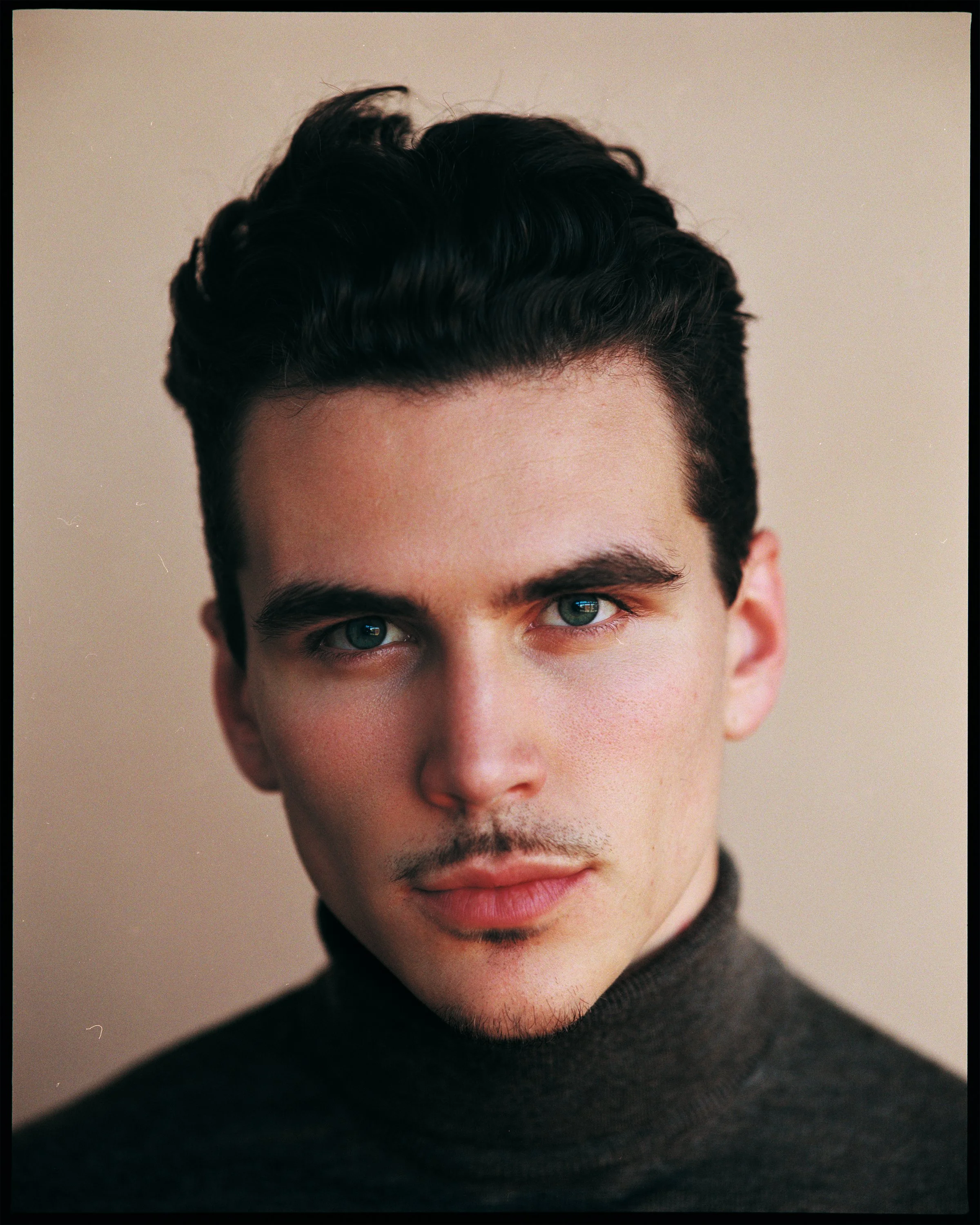 mosry photographe spécialisé en portrait, casting et mode montréal