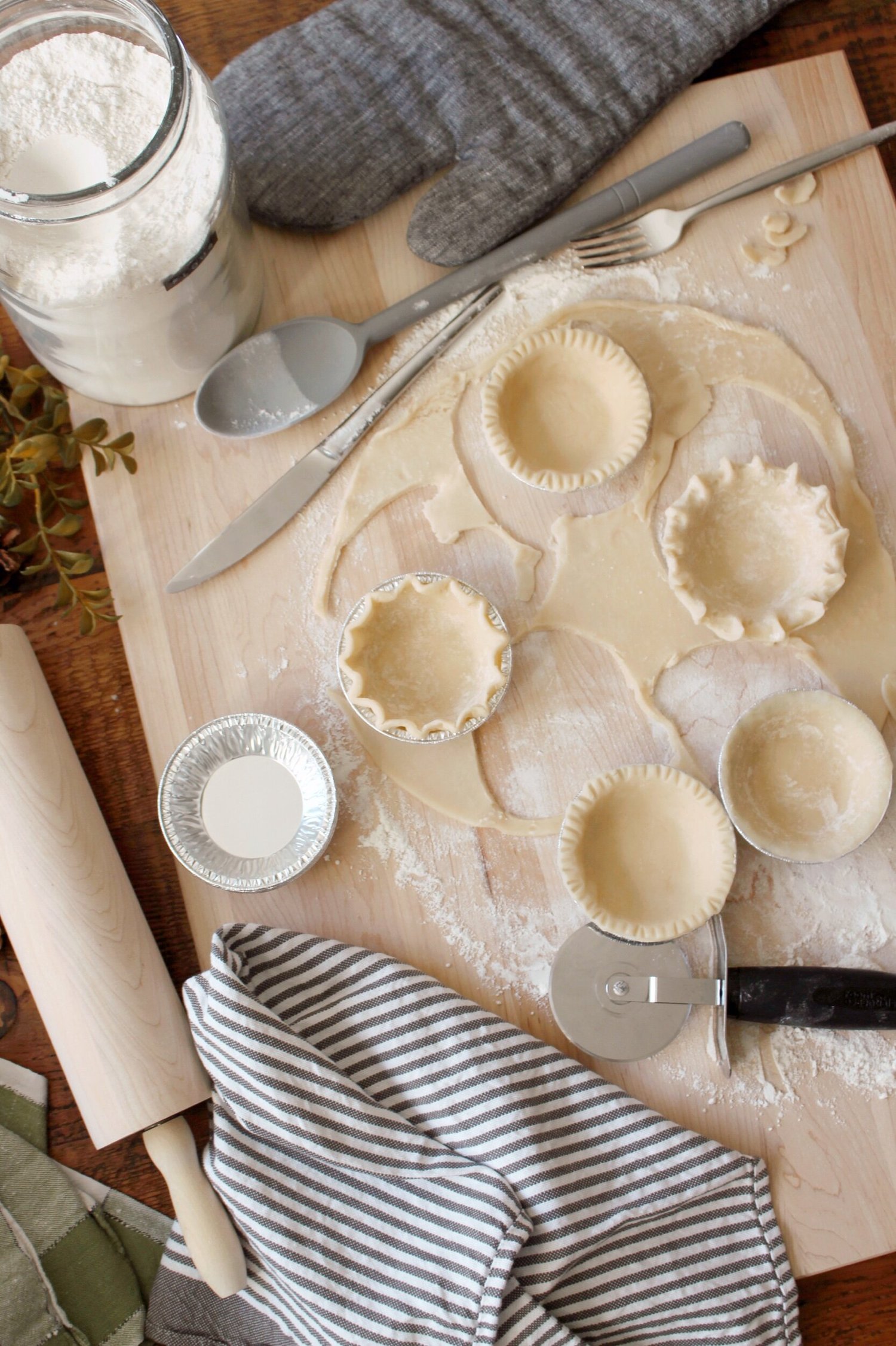 Mini Thanksgiving Pie Gift Boxes — Entertain the Idea