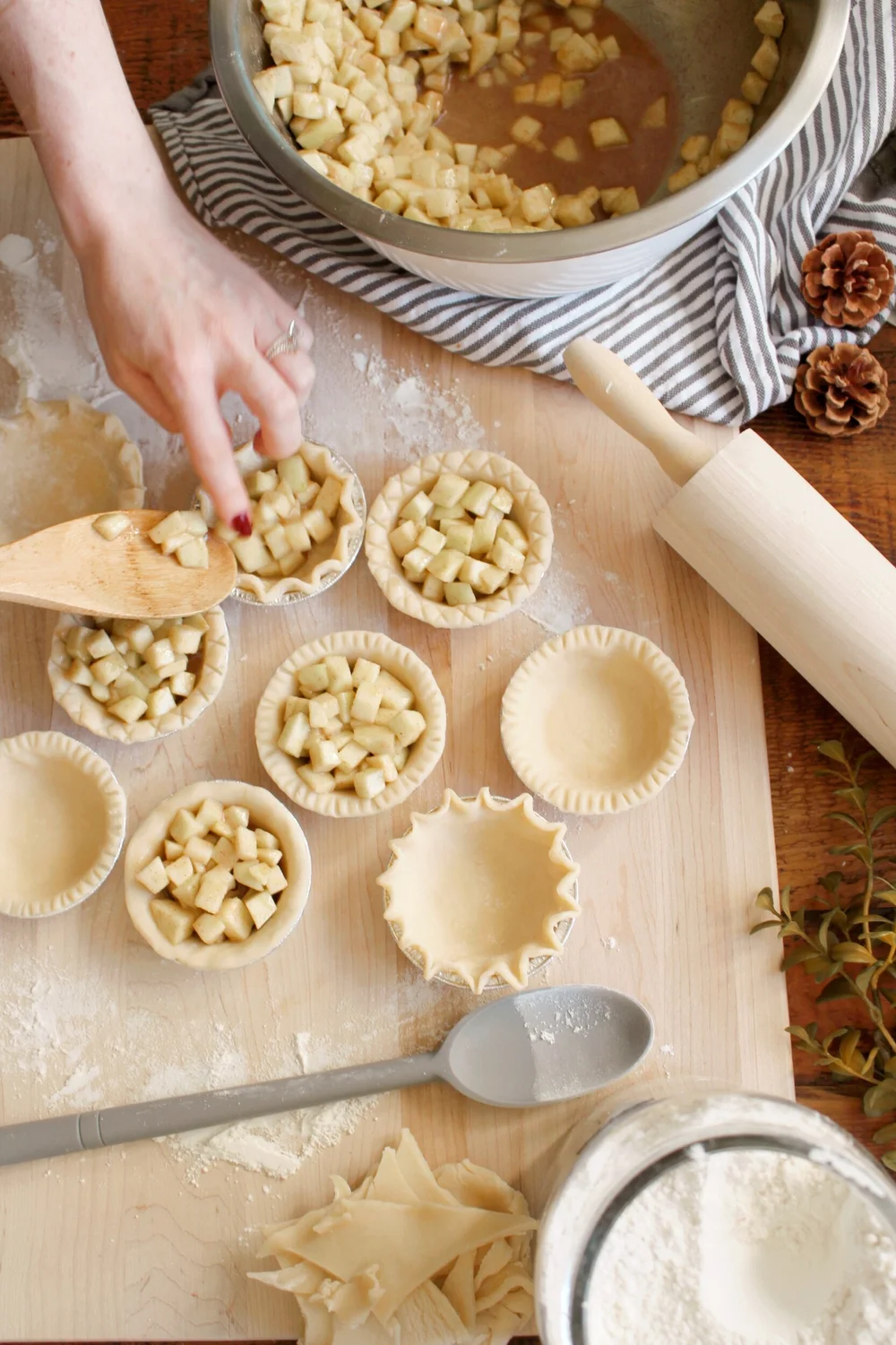Mini Thanksgiving Pie Gift Boxes — Entertain the Idea