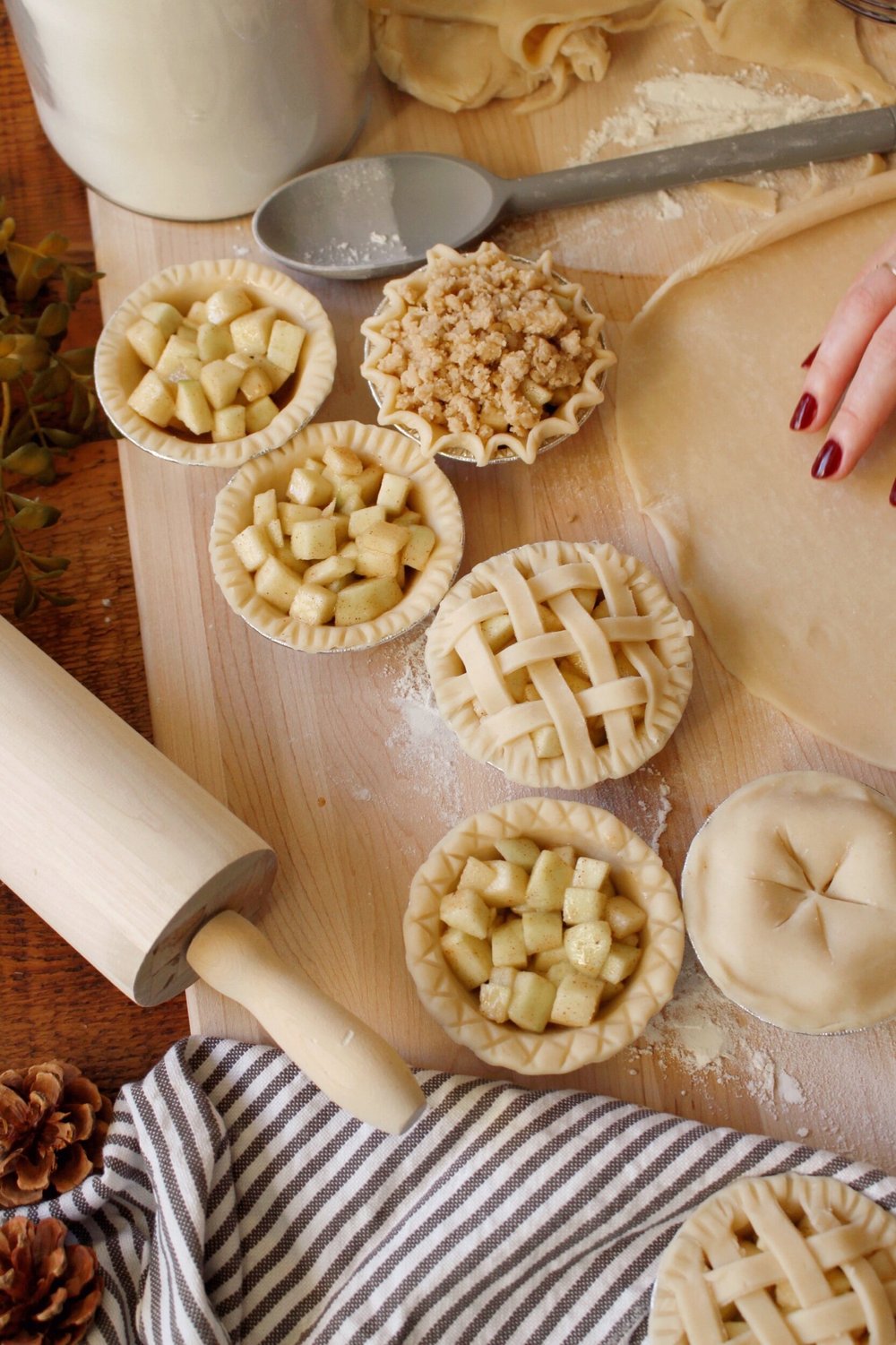 Mini Thanksgiving Pie Gift Boxes — Entertain the Idea