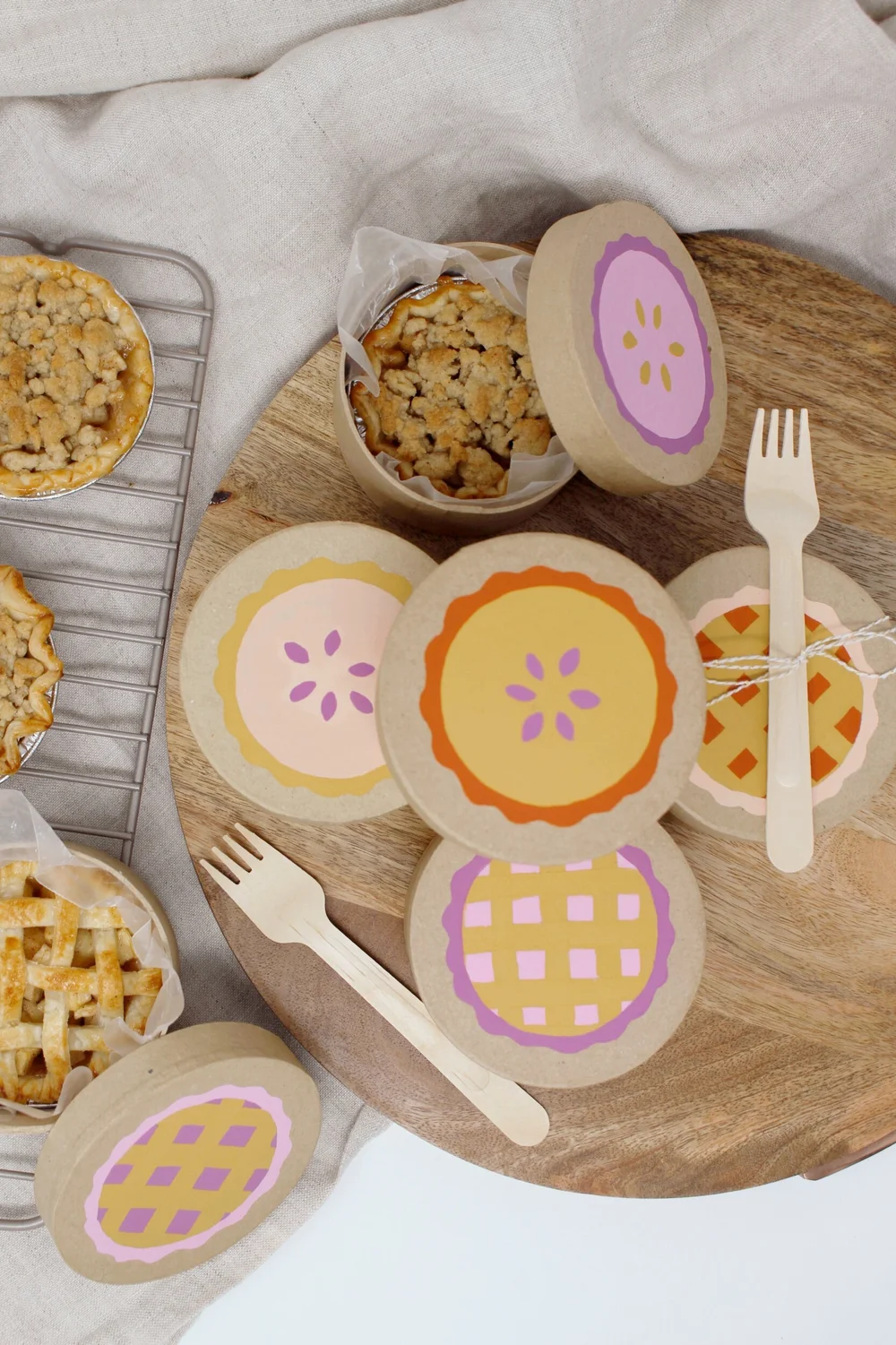 Mini Thanksgiving Pie Gift Boxes — Entertain the Idea
