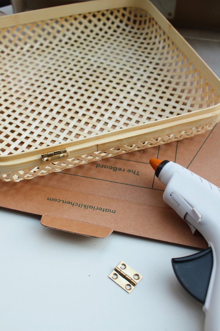 DIY Dorm Decor: A Tabletop Makeup Mirror (IKEA SMARRA Hack) — Entertain ...