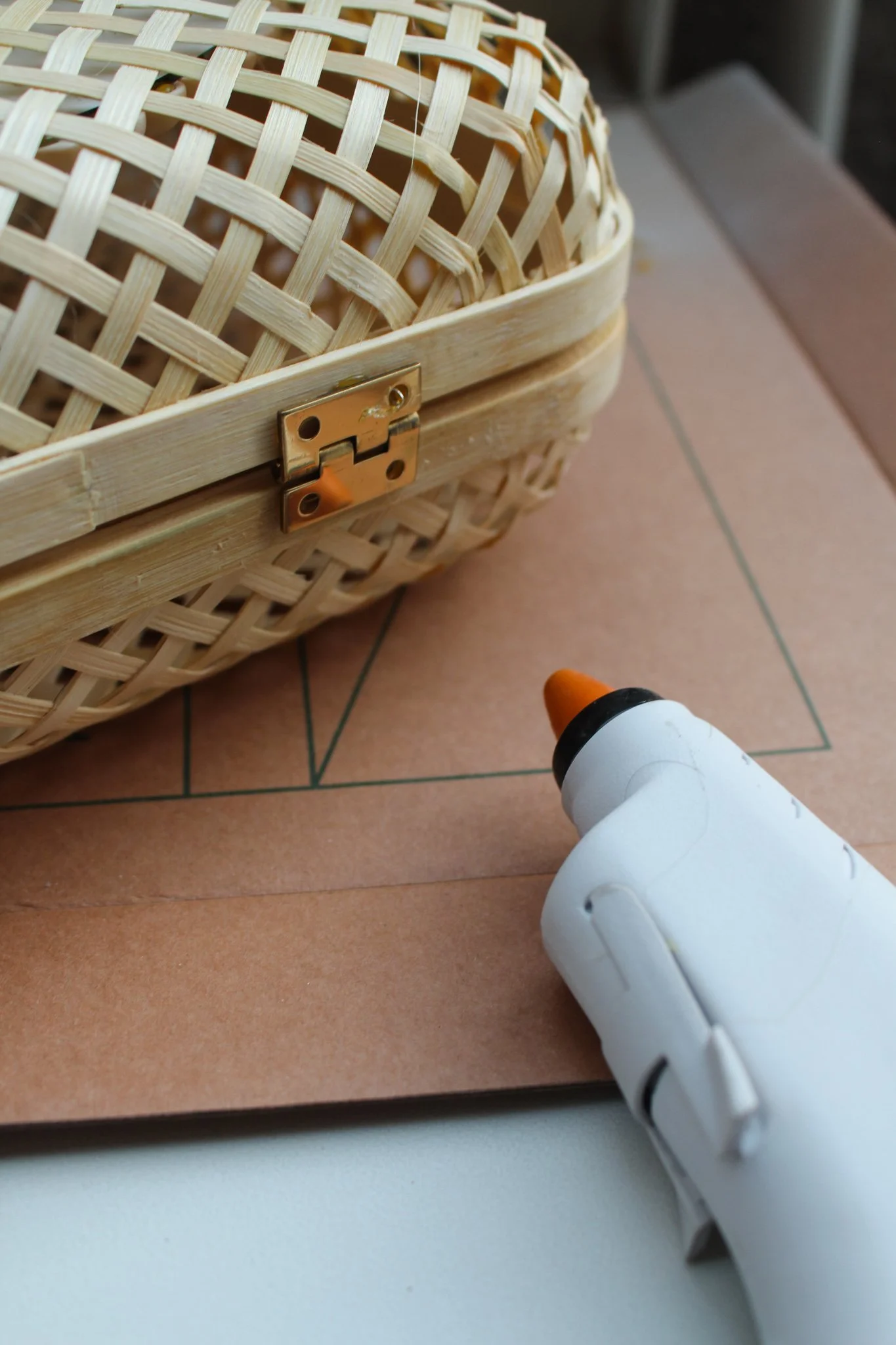 DIY Dorm Decor: A Tabletop Makeup Mirror (IKEA SMARRA Hack) — Entertain ...