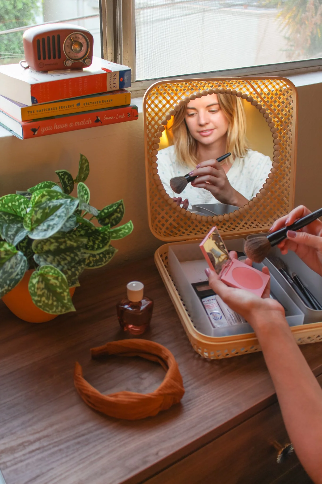 DIY Dorm Decor: A Tabletop Makeup Mirror (IKEA SMARRA Hack) — Entertain ...