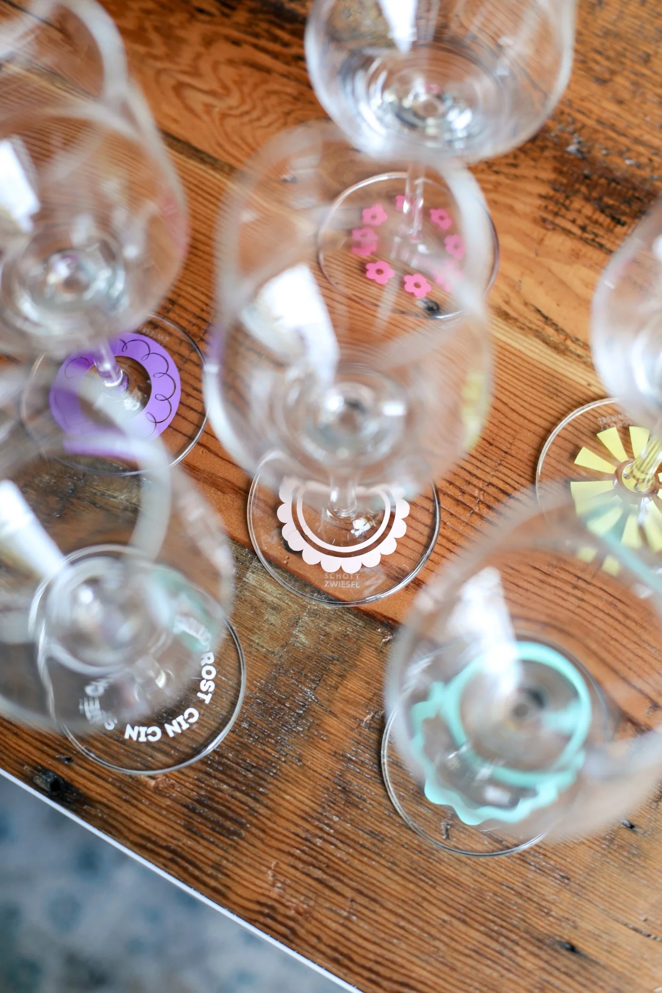 Vinyl Wine Glass Decals For Hosting — Entertain the Idea
