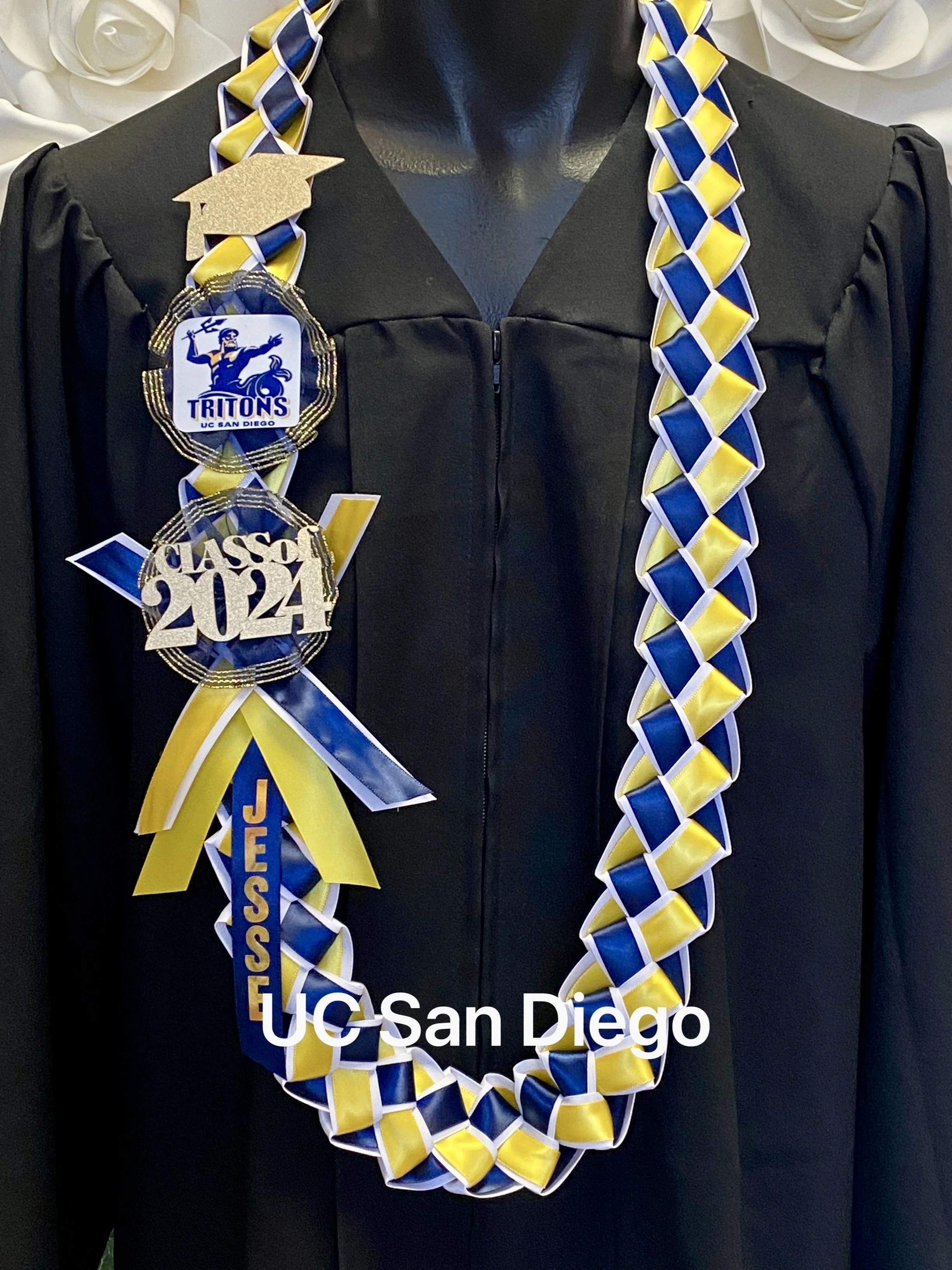 Four Flowers Graduation Money Lei — S & V Collections