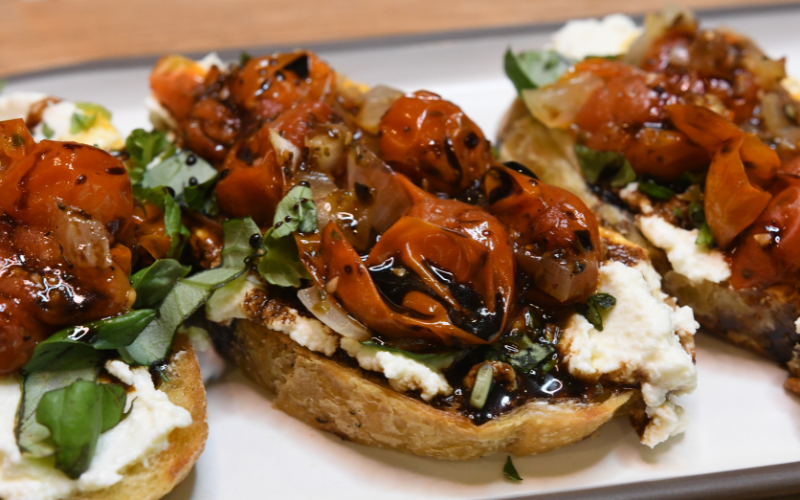 An Easy & Delicious Summer Appetizer - Roasted Tomato & Ricotta Toast ...