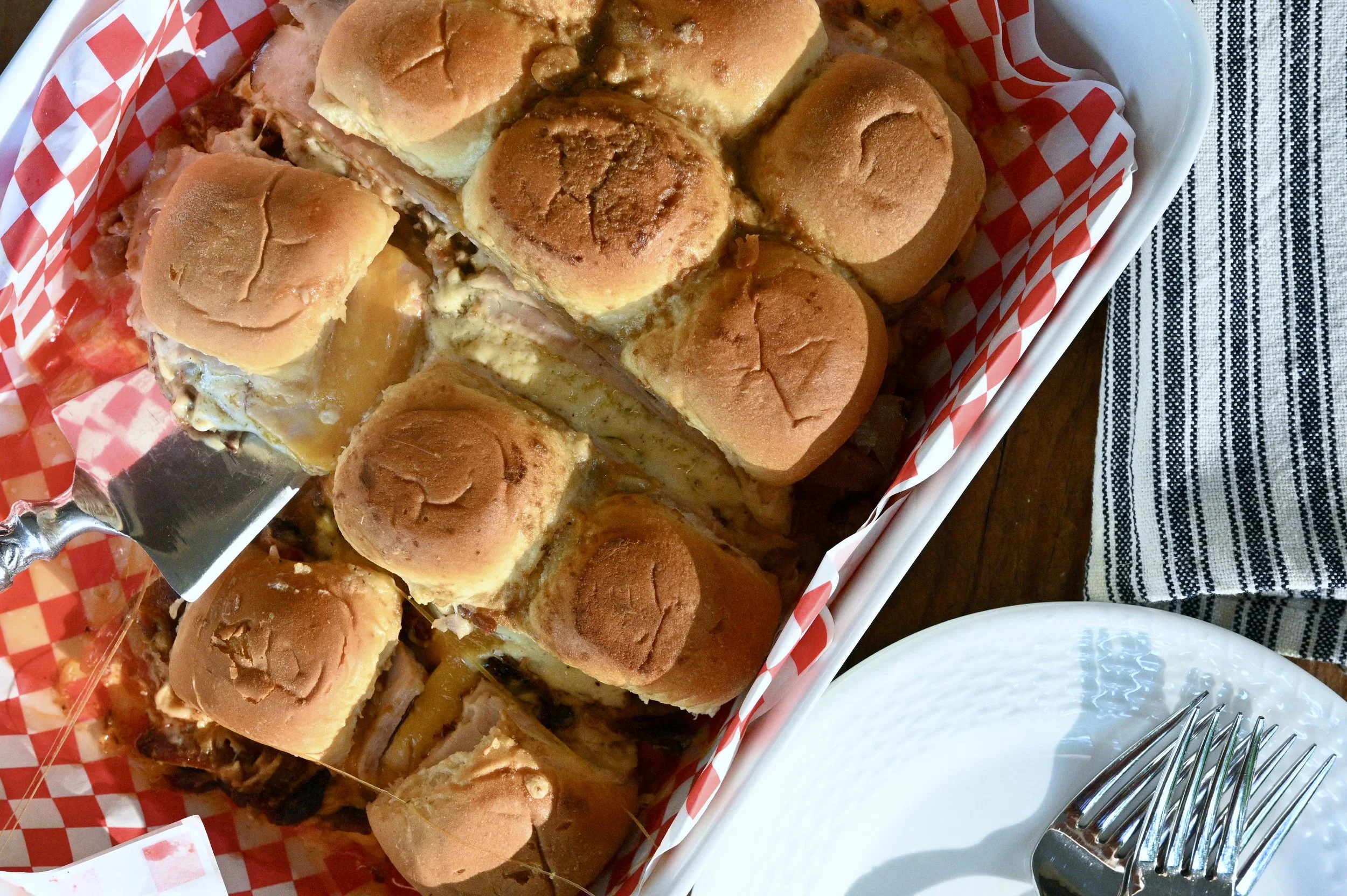 Kentucky Hot Brown Sliders Recipe - Perfect Super Bowl Party Appetizer ...