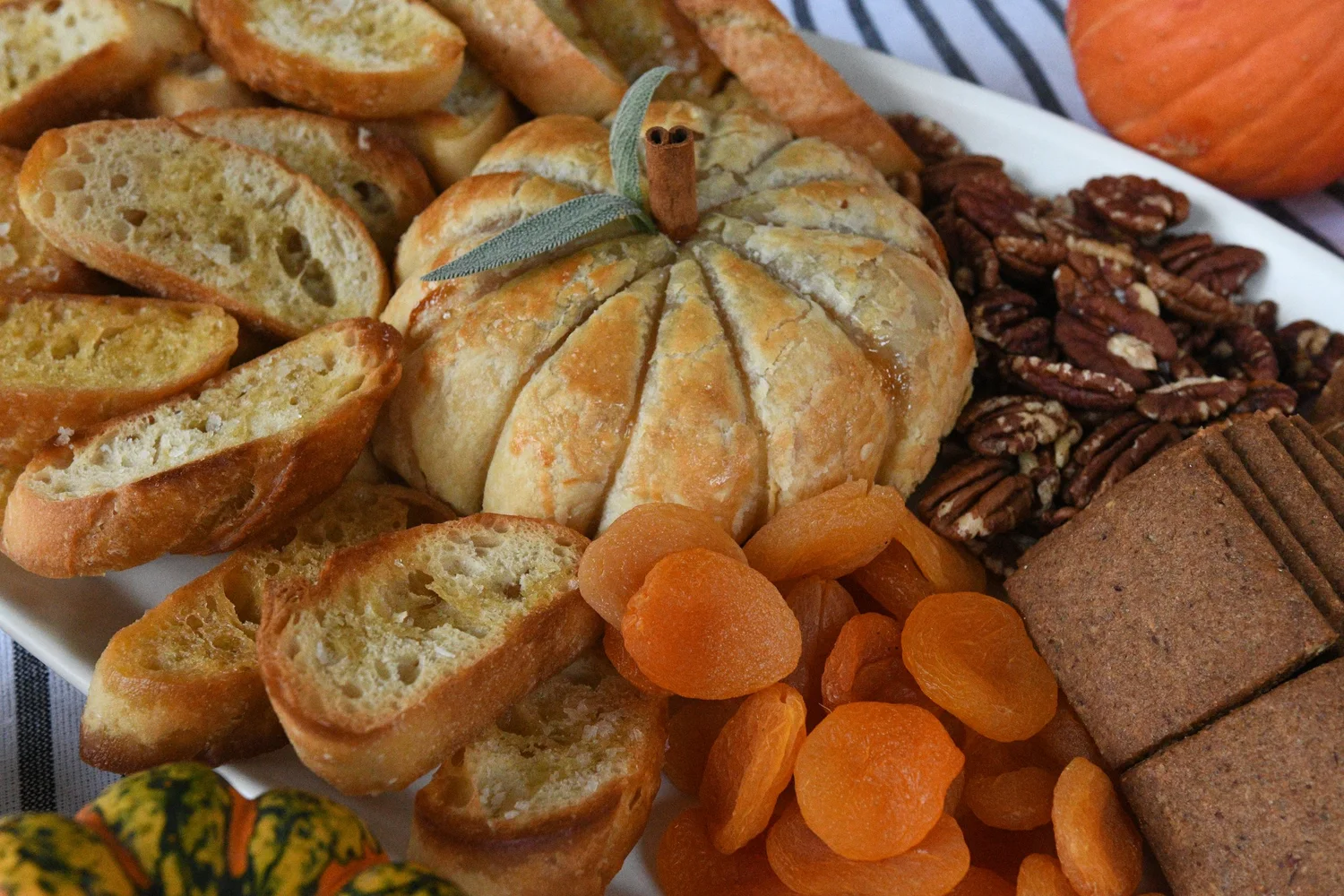 Pumpkin Shaped Baked Brie - The Perfect Thanksgiving Appetizer — Crazy ...