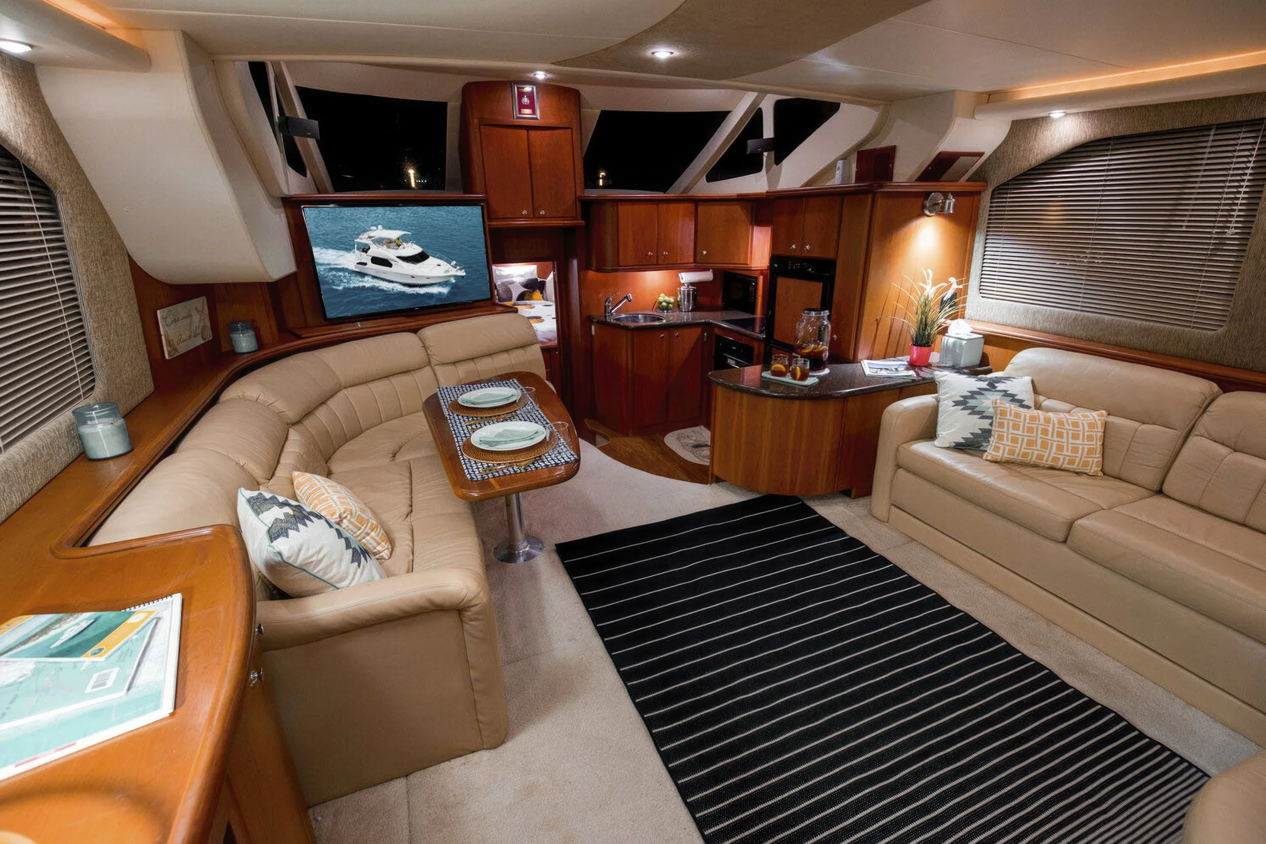 Voyager Miami — Silverton 48' Luxury Yacht For Charter In Miami, FL