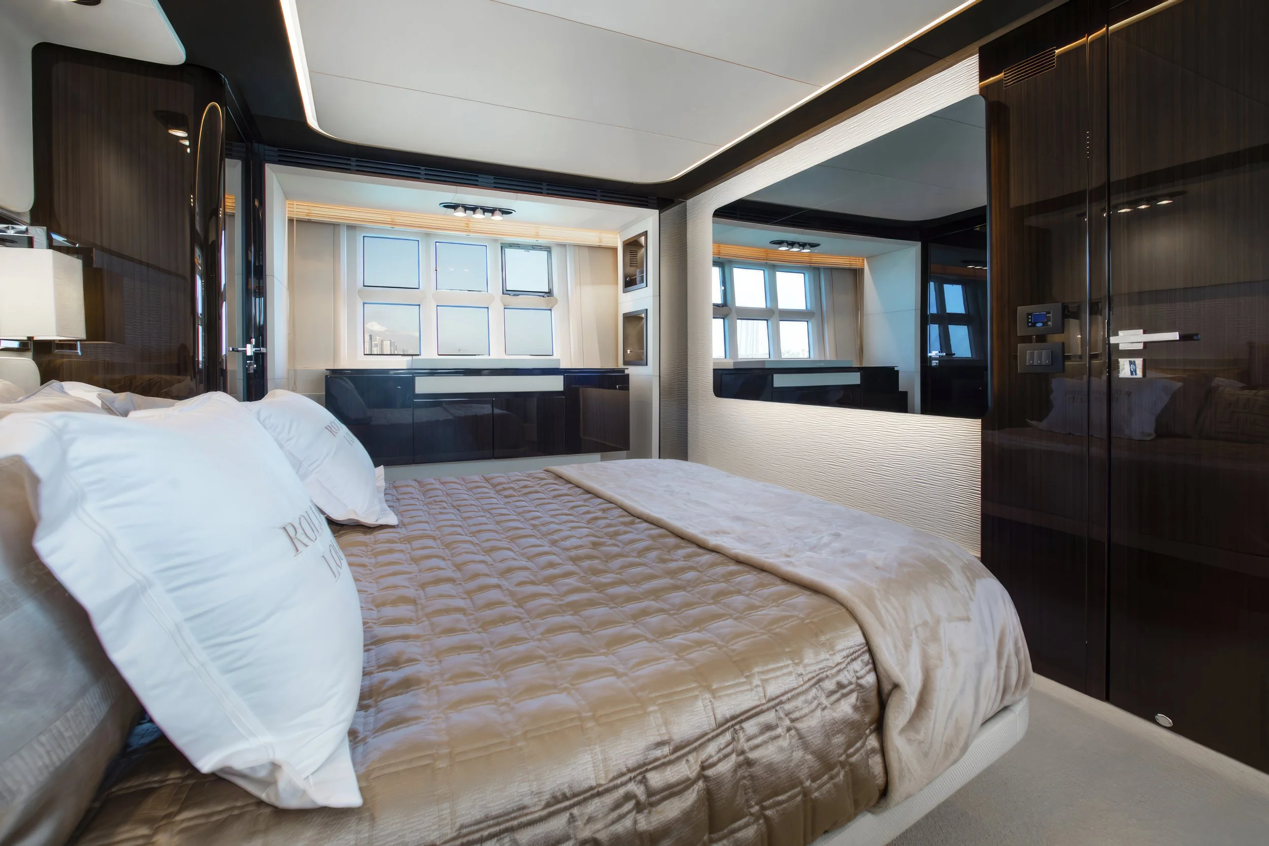 Voyager Miami — Azimut 77' Luxury Yacht For Charter In Miami, FL