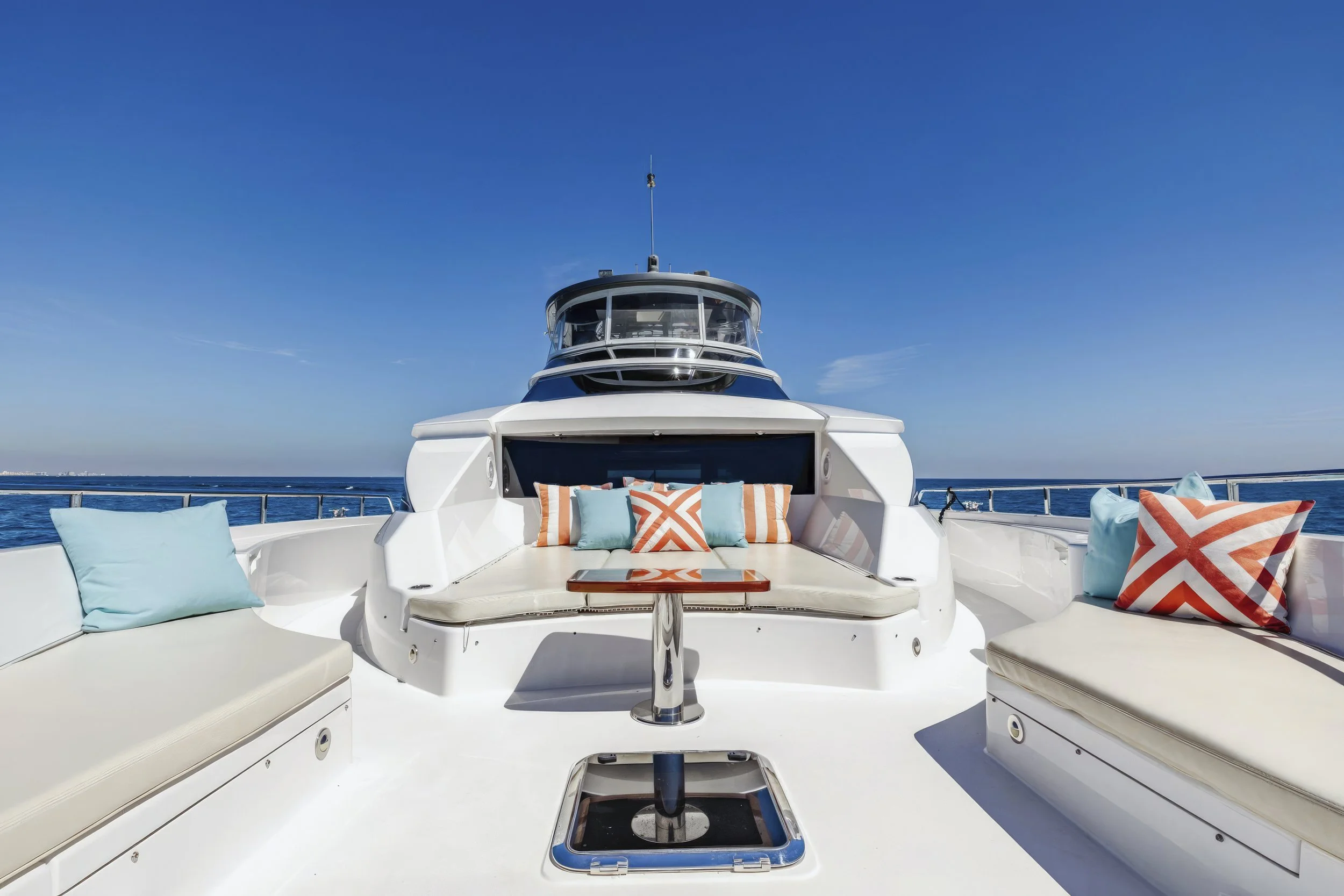 Voyager Miami — 2017 Hatteras 75' Luxury Yacht For Purchase In Fort ...