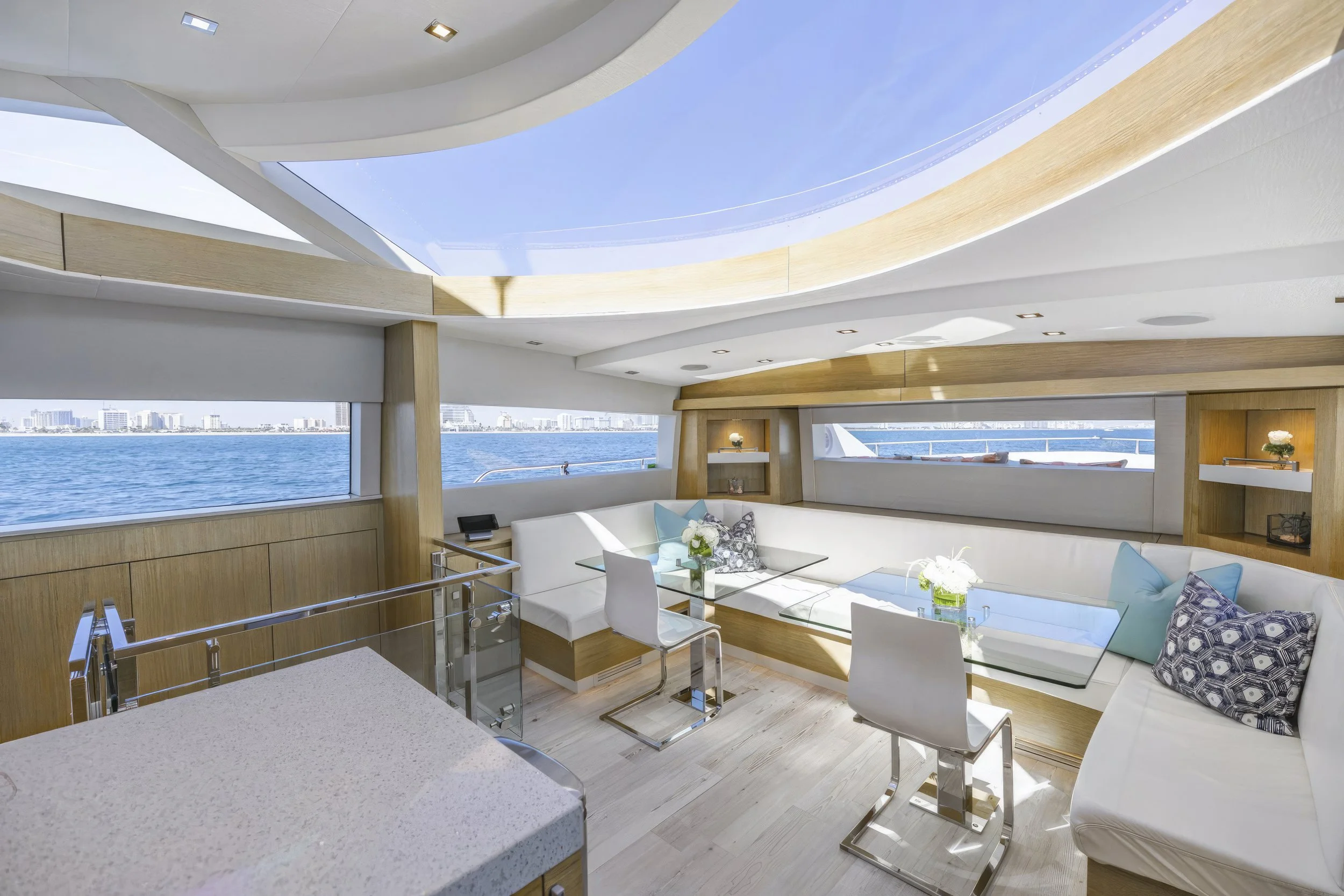 Voyager Miami — 2017 Hatteras 75' Luxury Yacht For Purchase In Fort ...