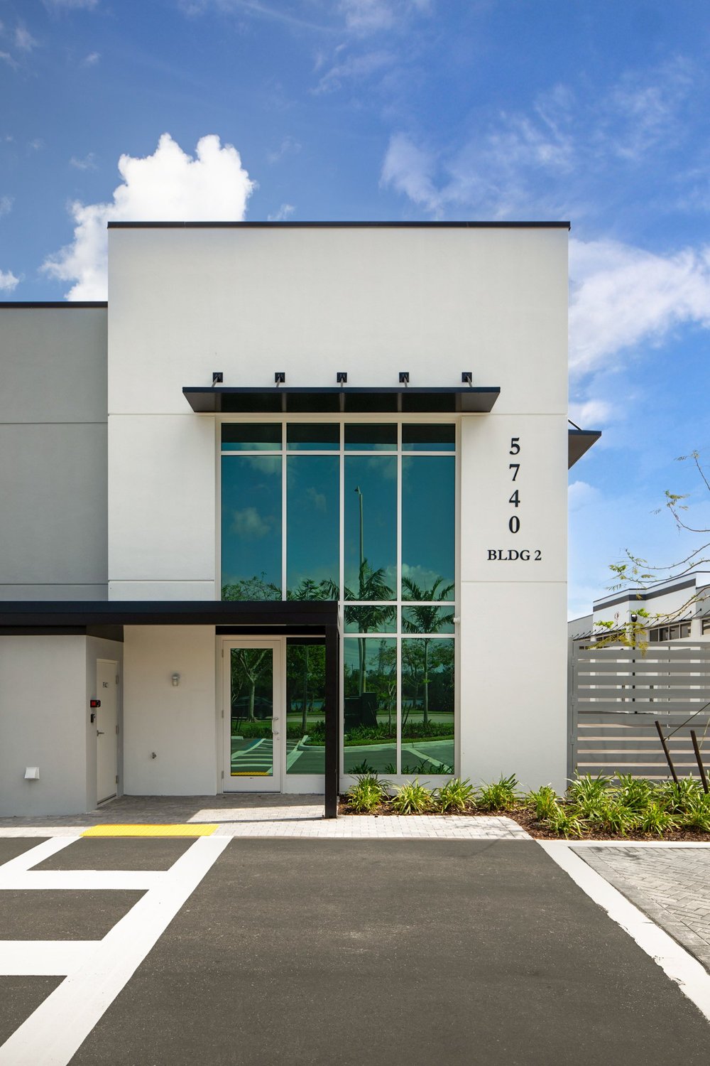 Luxury Storage Garges — Naples Motor Condos