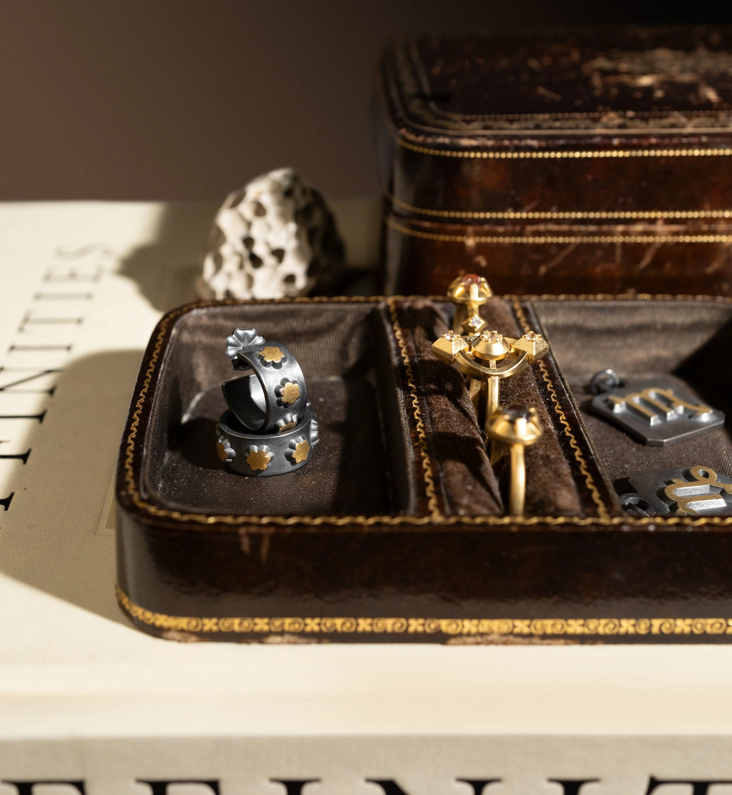 Erica Bello - contemporary jewelry