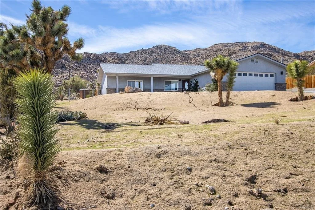 JOSHUA TREE MODERN — 61073 Sandalwood Trail, Joshua Tree, CA 92252