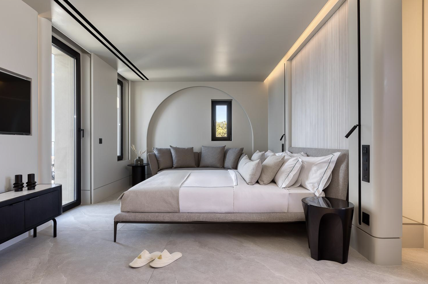 Mandarin Oriental Brings Next Level Luxury To Santorini — Exhibit A