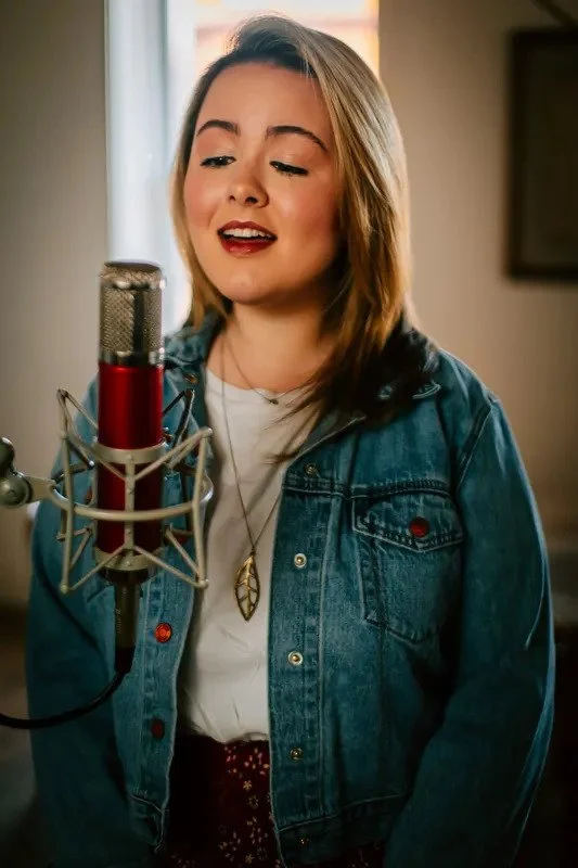 Jazz Vocalist Calli Graver (Friday Night Jazz) — The Newtown Theatre