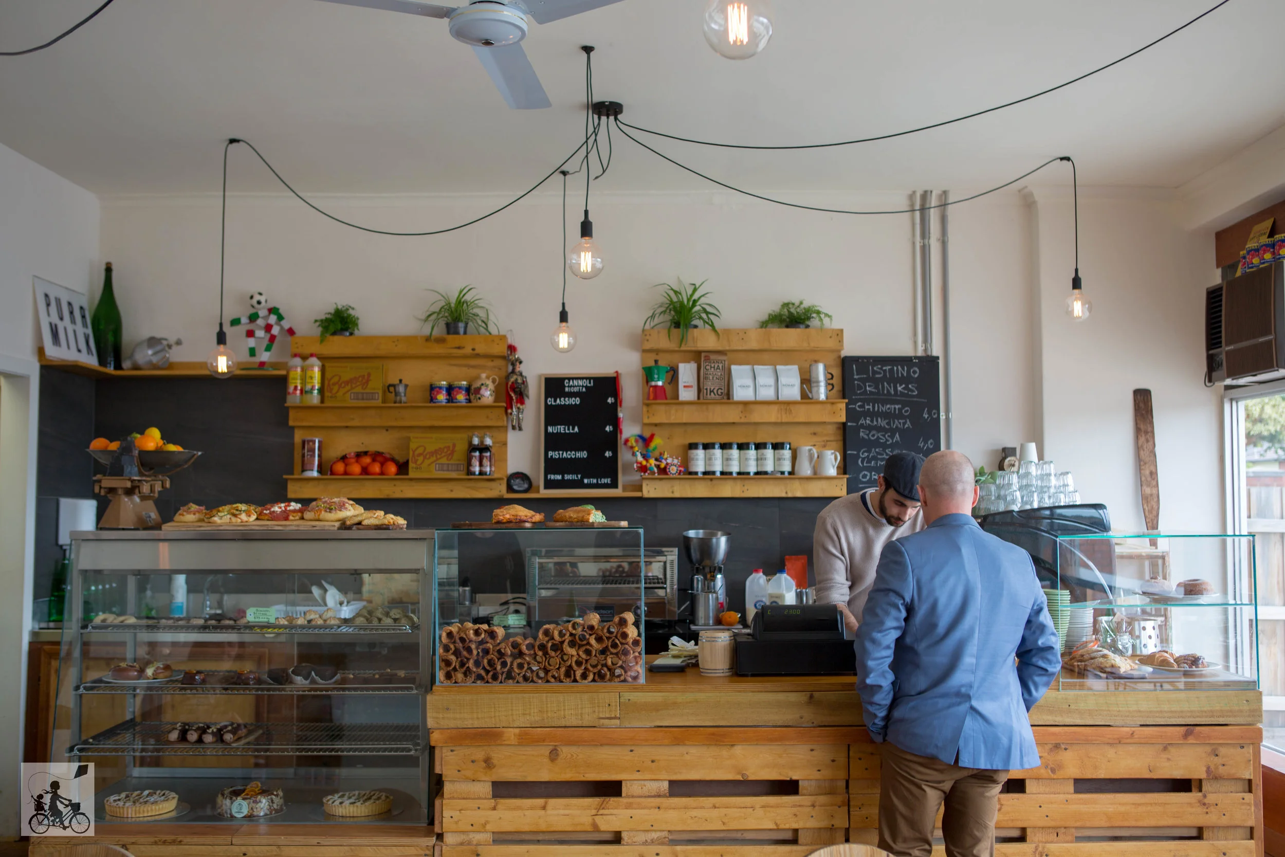 cannoli bar, avondale heights — mamma knows north