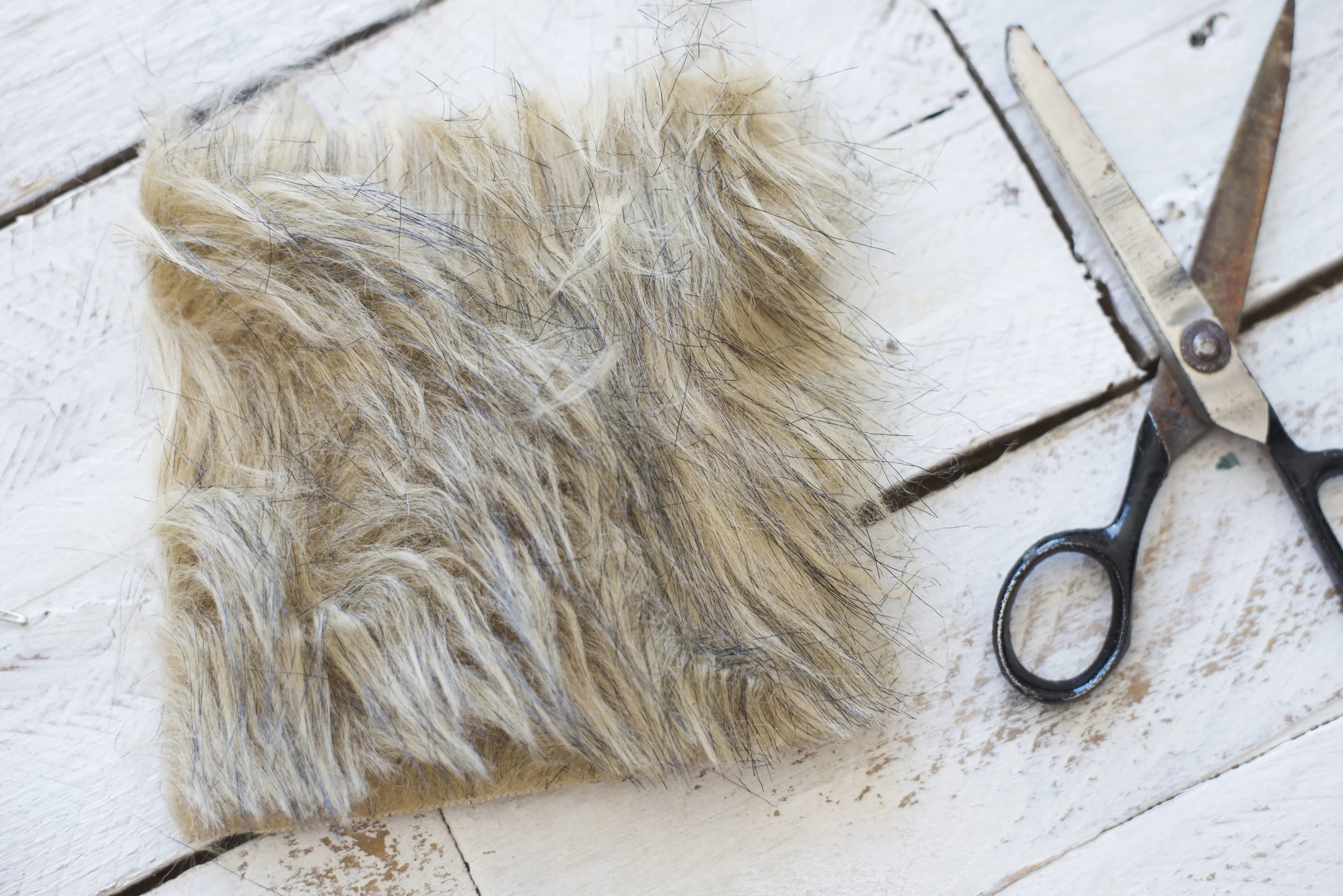 How to Make Your Own Faux Fur Pom (So Easy!) — Megmade with Love