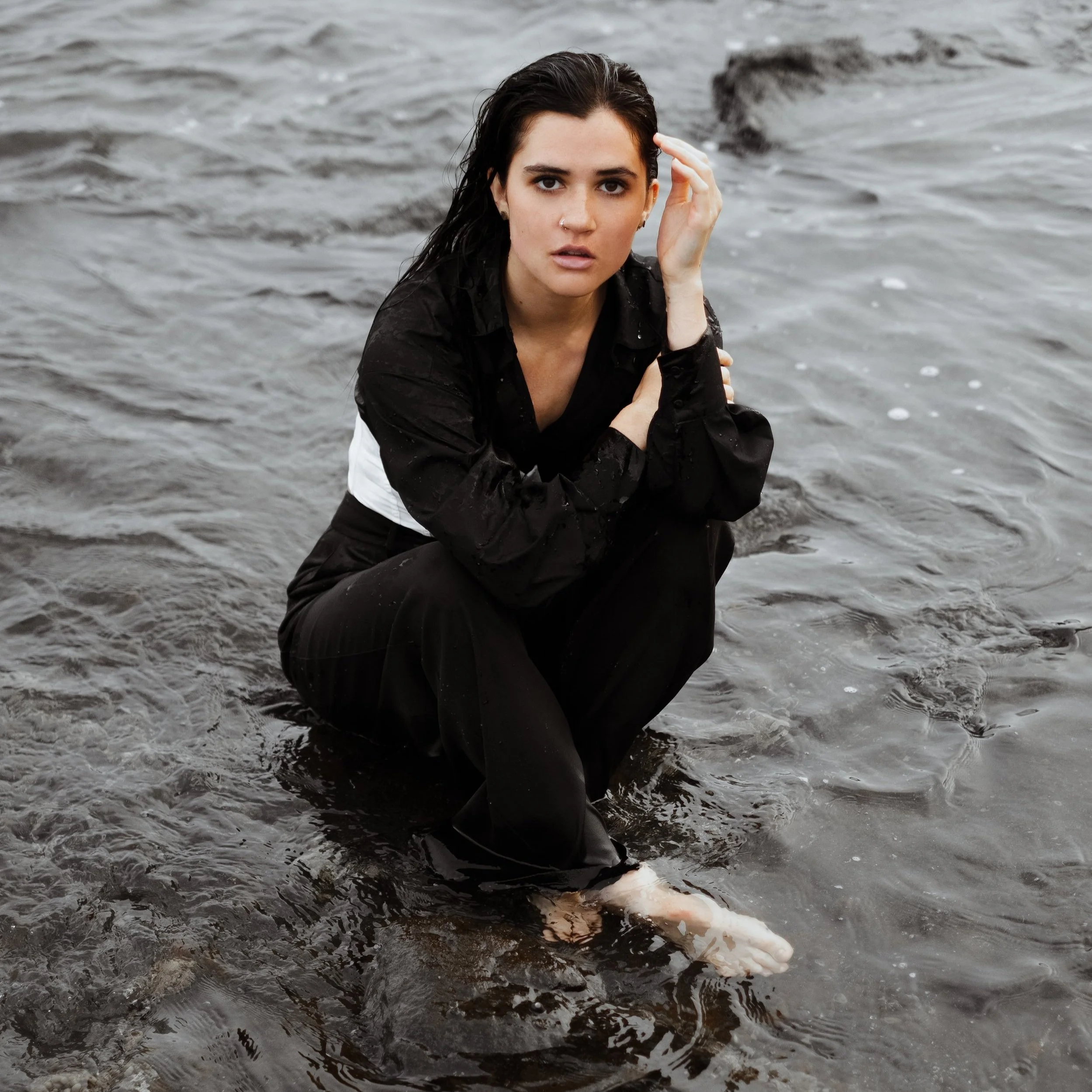 Avya drops her breakout single 'In Love with Broken' — Madcap