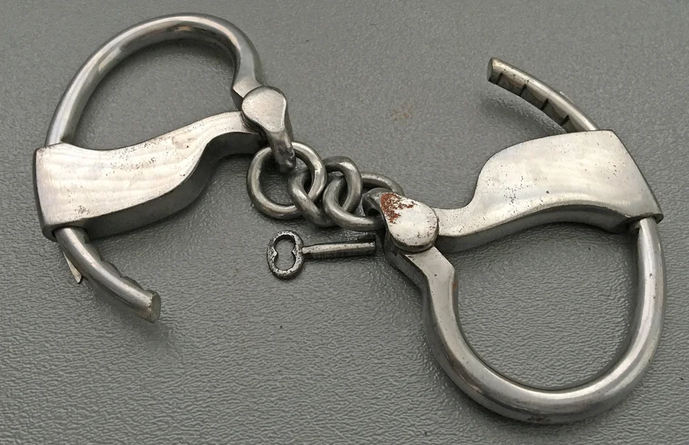 shop — NEWS — Old Handcuffs.Net