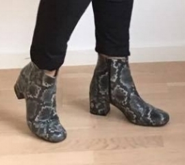 Splashy and chic with python-print — Carry & Conquer bags by Katie T